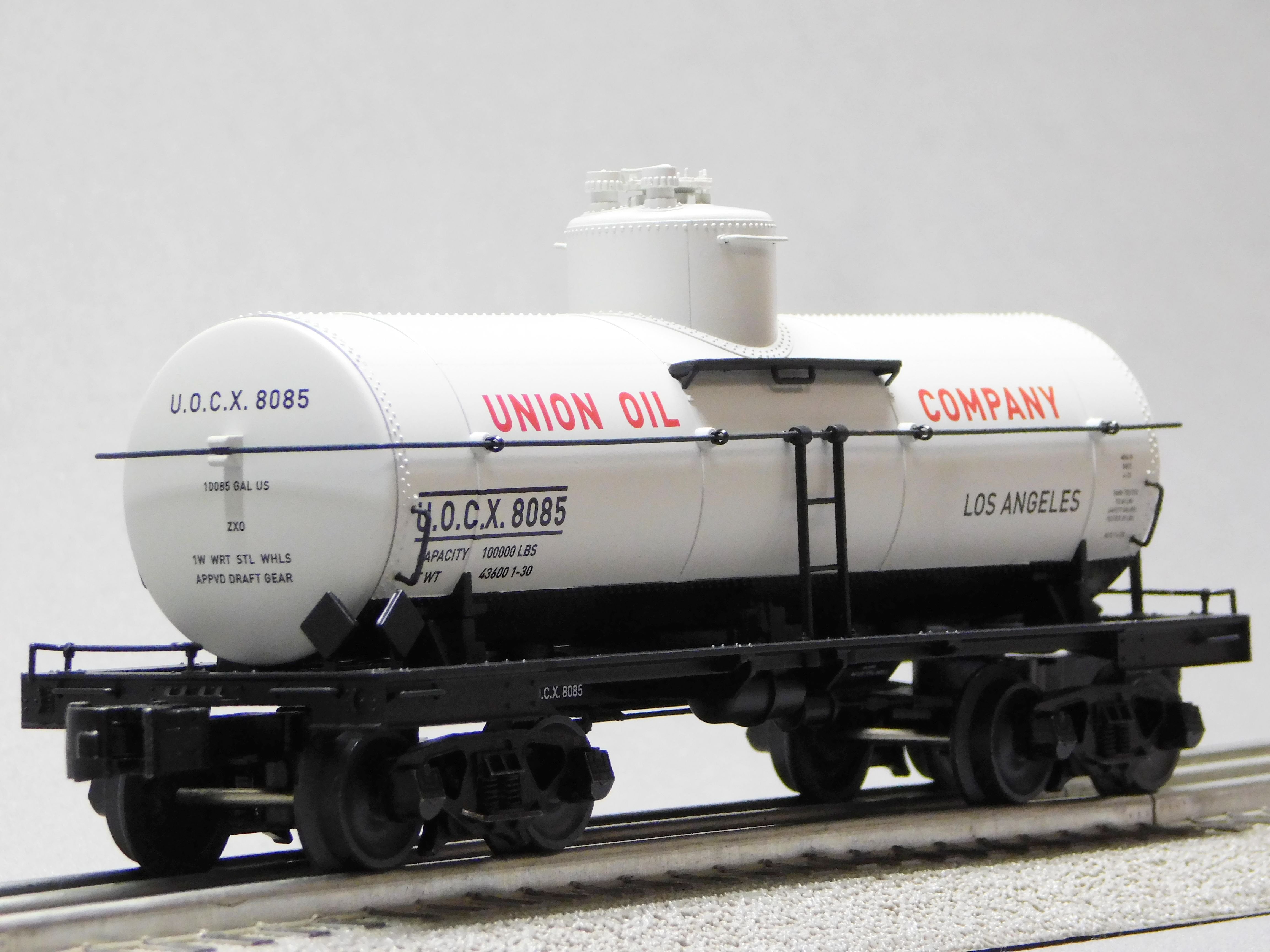 LIONEL UNION OIL #8085 8K GALLON TANK CAR 2426590 - Walmart.com