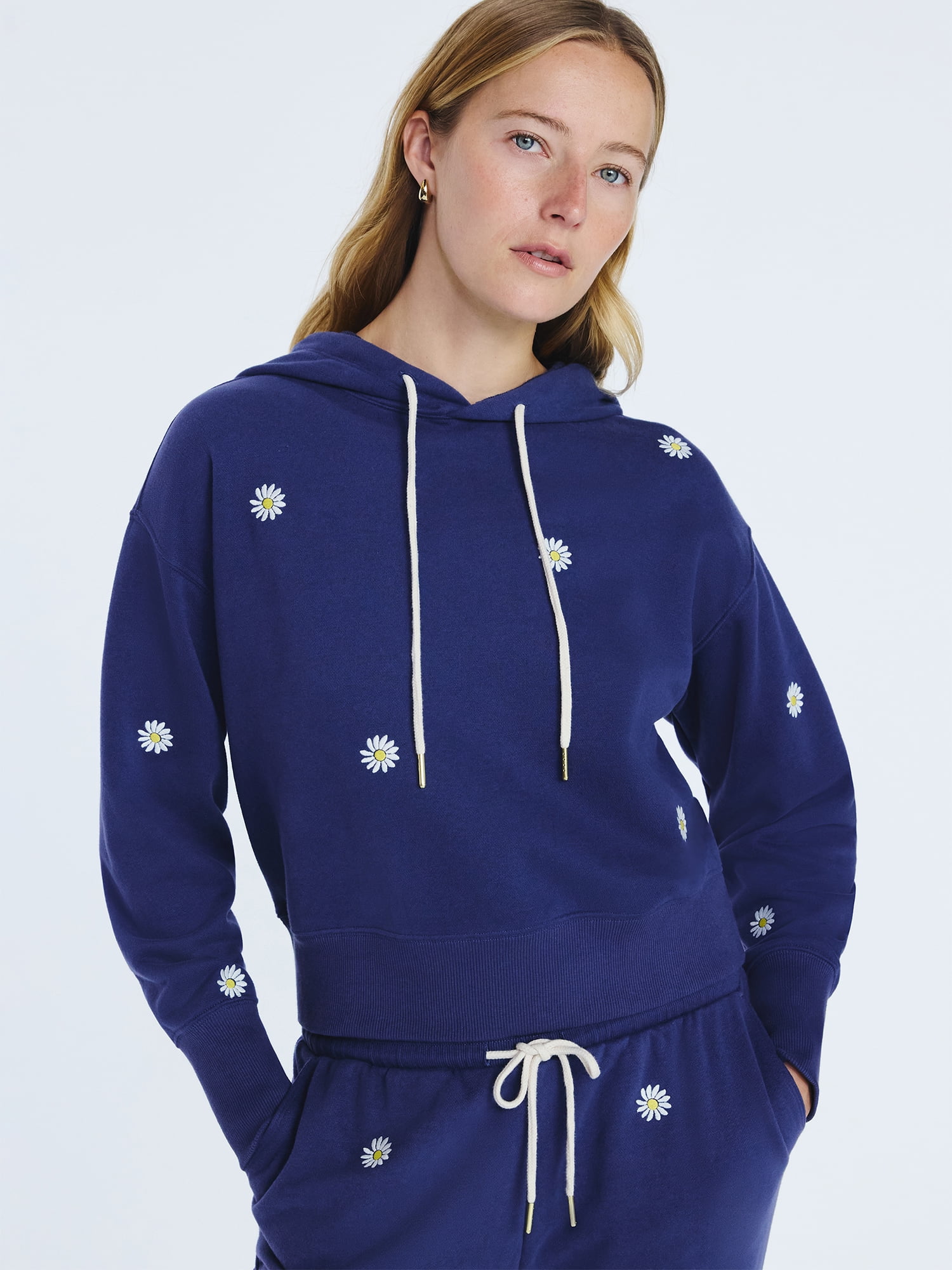 Free Assembly Women’s and Women’s Plus Cropped Embroidered Pullover ...