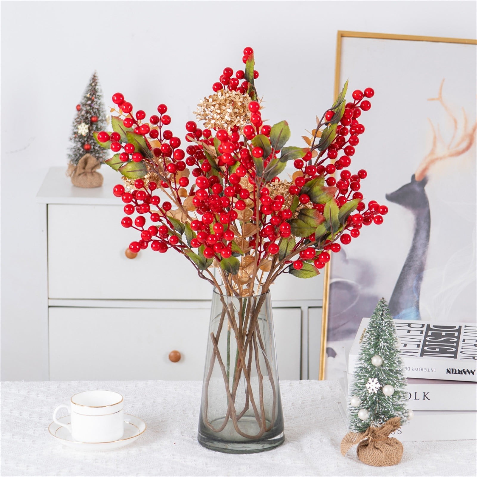 La simulación de la fruta roja trae la flor de Navidad para obtener riquezas La sala de estar de ...