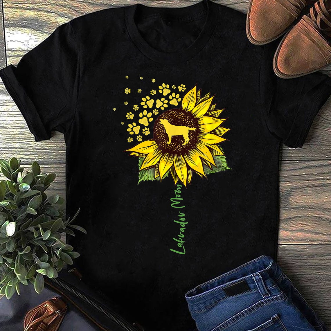 Labrador Mom Sunflower Labrador Retriever Gifts Dog Mom Mama T-Shirt ...