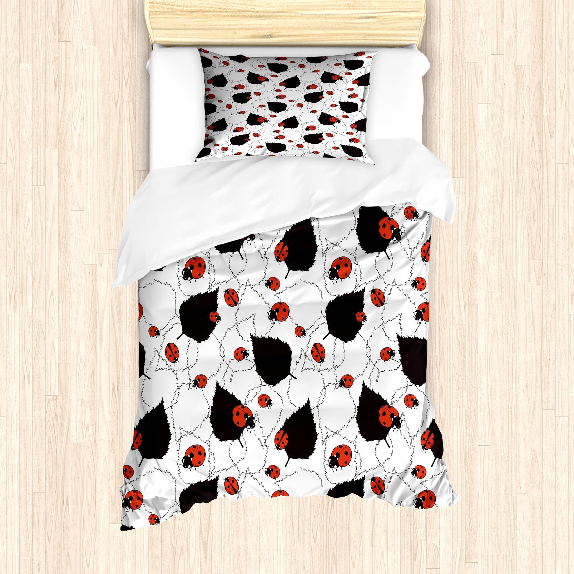 Ladybugs Duvet Cover Set, The Symbolism of Luck Insect on Leaf Cartoon ...