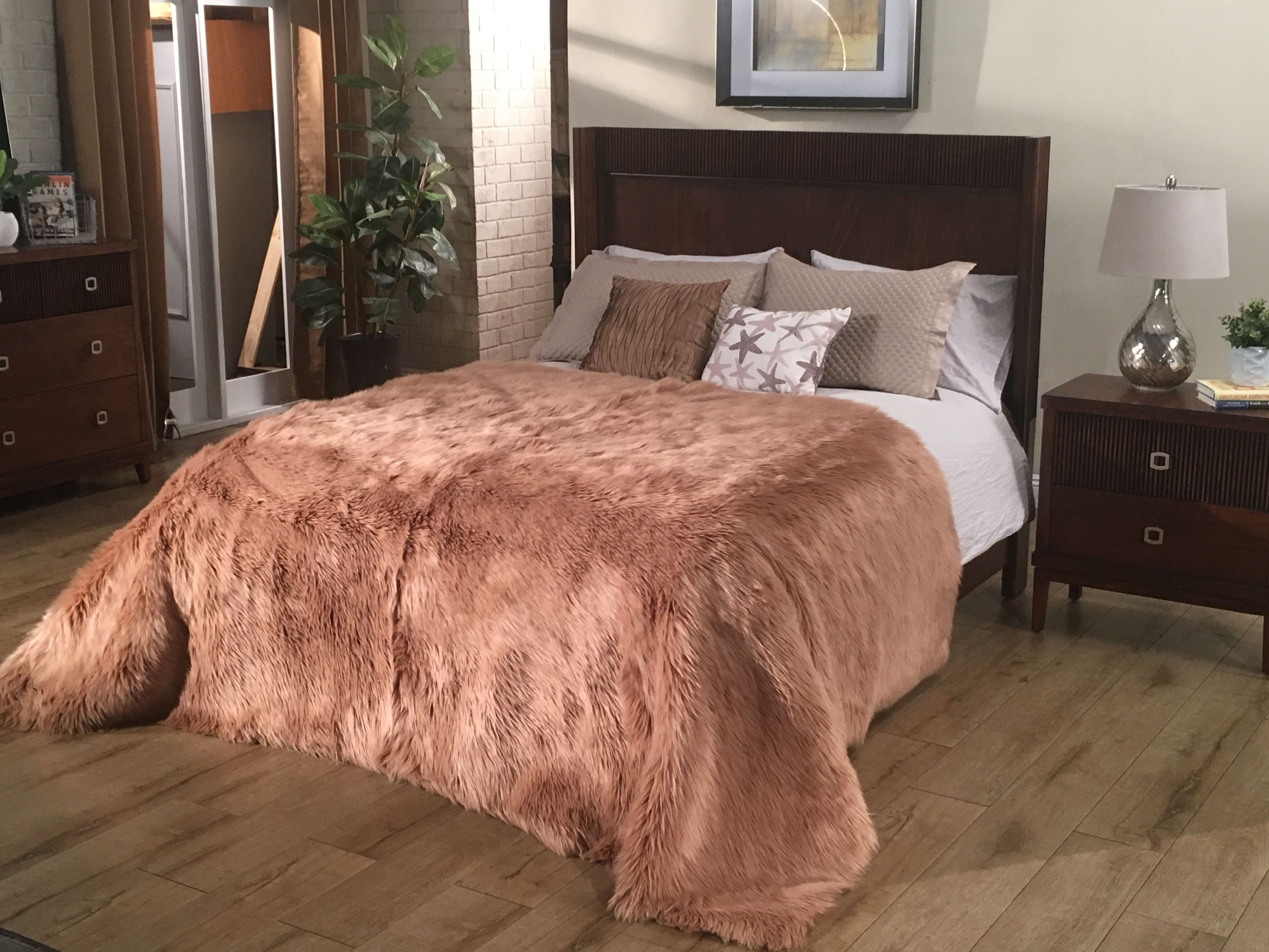Lambzy Super Soft Faux Sheepskin Bedspread, Camel, Full 120"x85 ...