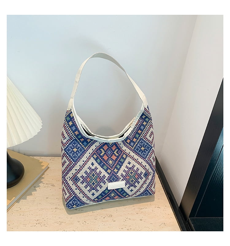 Large and modern shoulder bag for students, simple and elegant design ...