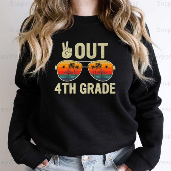 Last Day School Peace Out 4th Grade Graduation Student Summer Break T ...