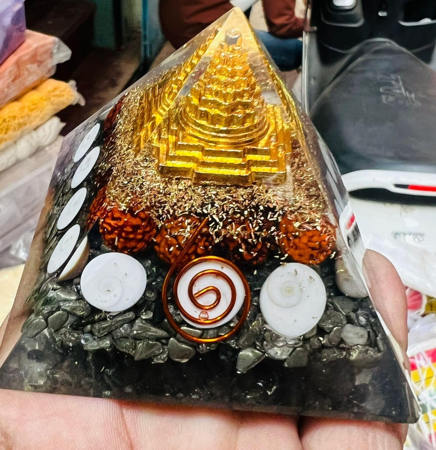 Laxmi Pyramid Original Certified Gomati Chakra Rudraksha Cowrie Kodi ...