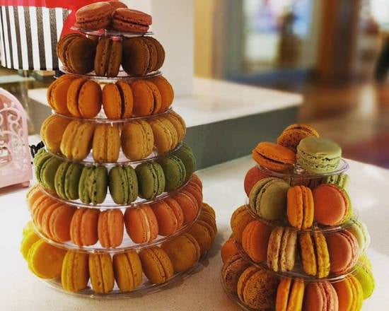 Le Macaron French Pastries Tower of 70 Macarons - Walmart.com