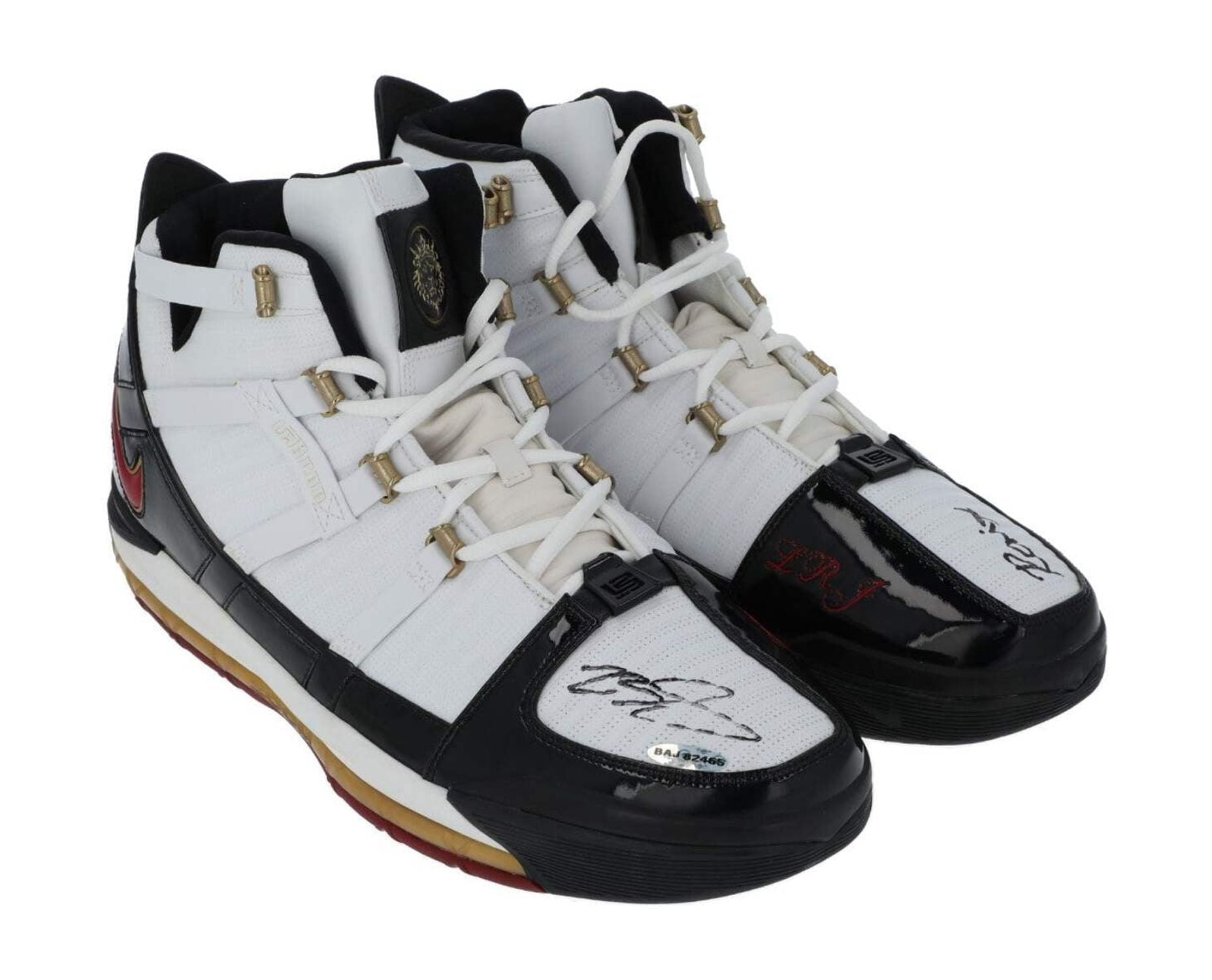 LeBron James Signed Inscribed Remix Nike LeBron 3 Remix Sneakers UDA ...