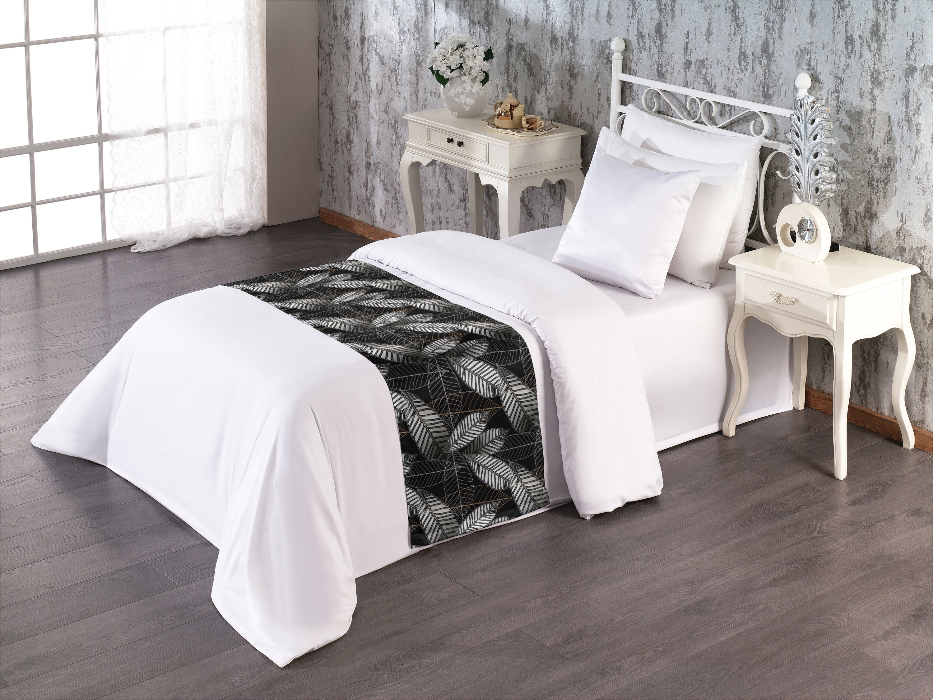 Leaf Print Bed Runner, Botanical Leaves Exotic Jungle Hawaiian ...