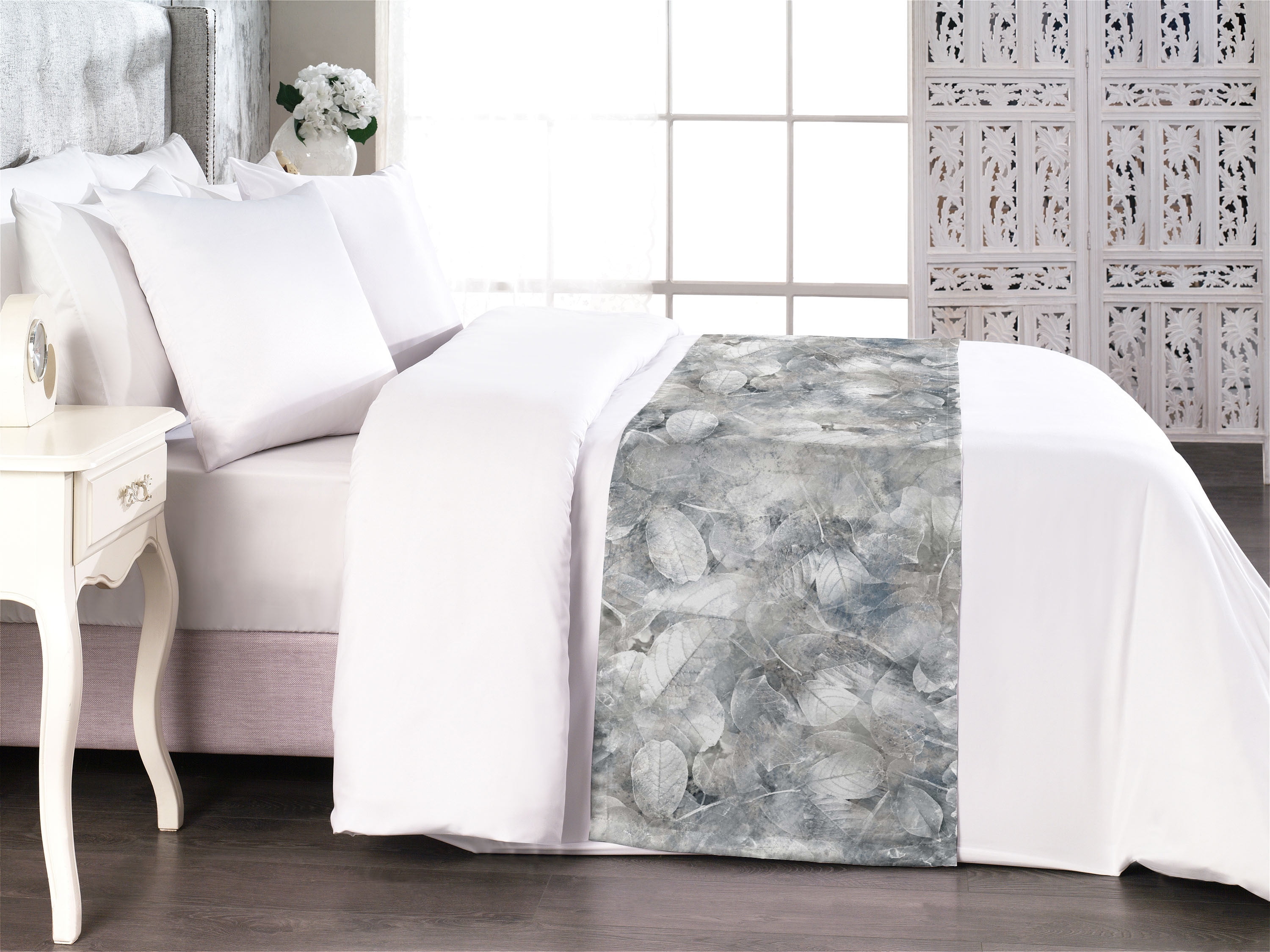 Leaf Print Bed Runner, Gunge Pattern of Leaves Vintage Neutral Themed ...