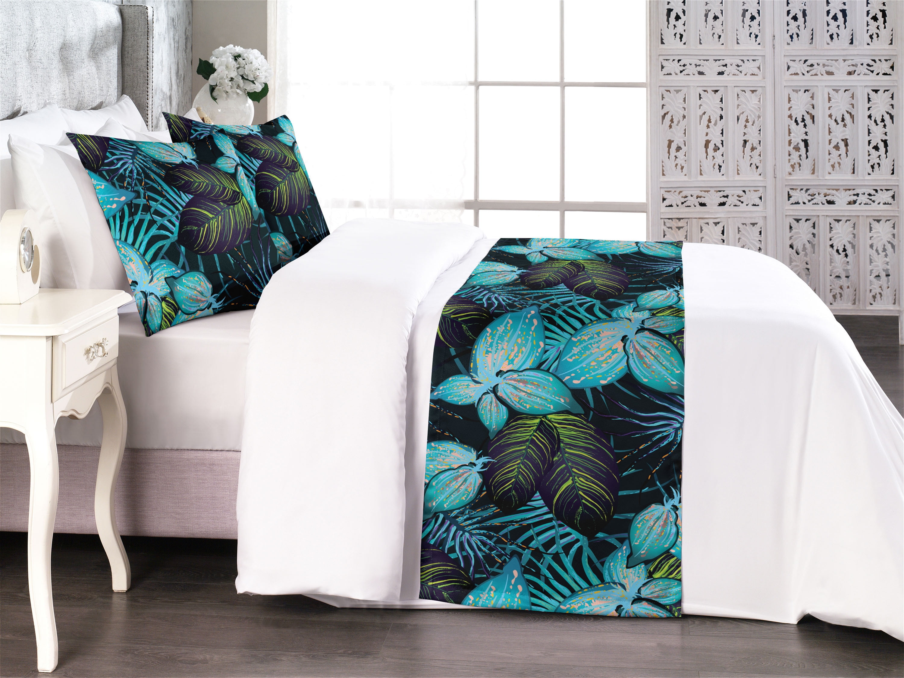 Leafy Design Bed Runner Set, Night Time Jungle Themed Leaves Greenery ...