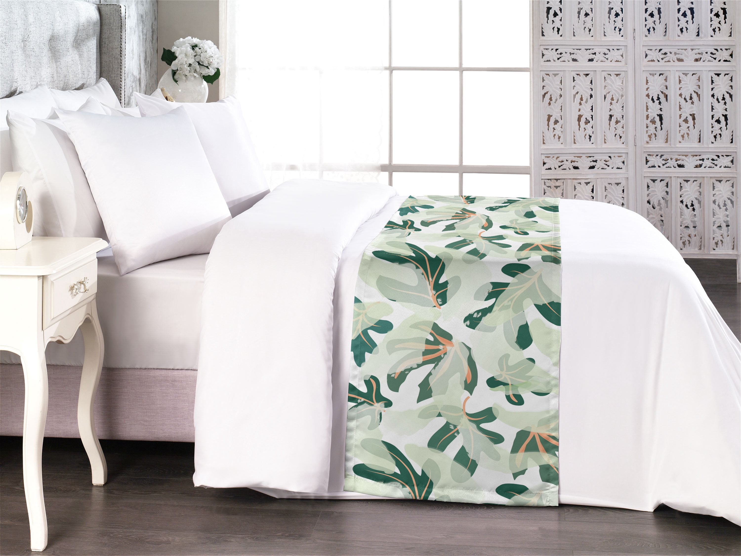 Leafy Design Bed Runner, Simple Design Exotic Vibes Modern Leaves ...