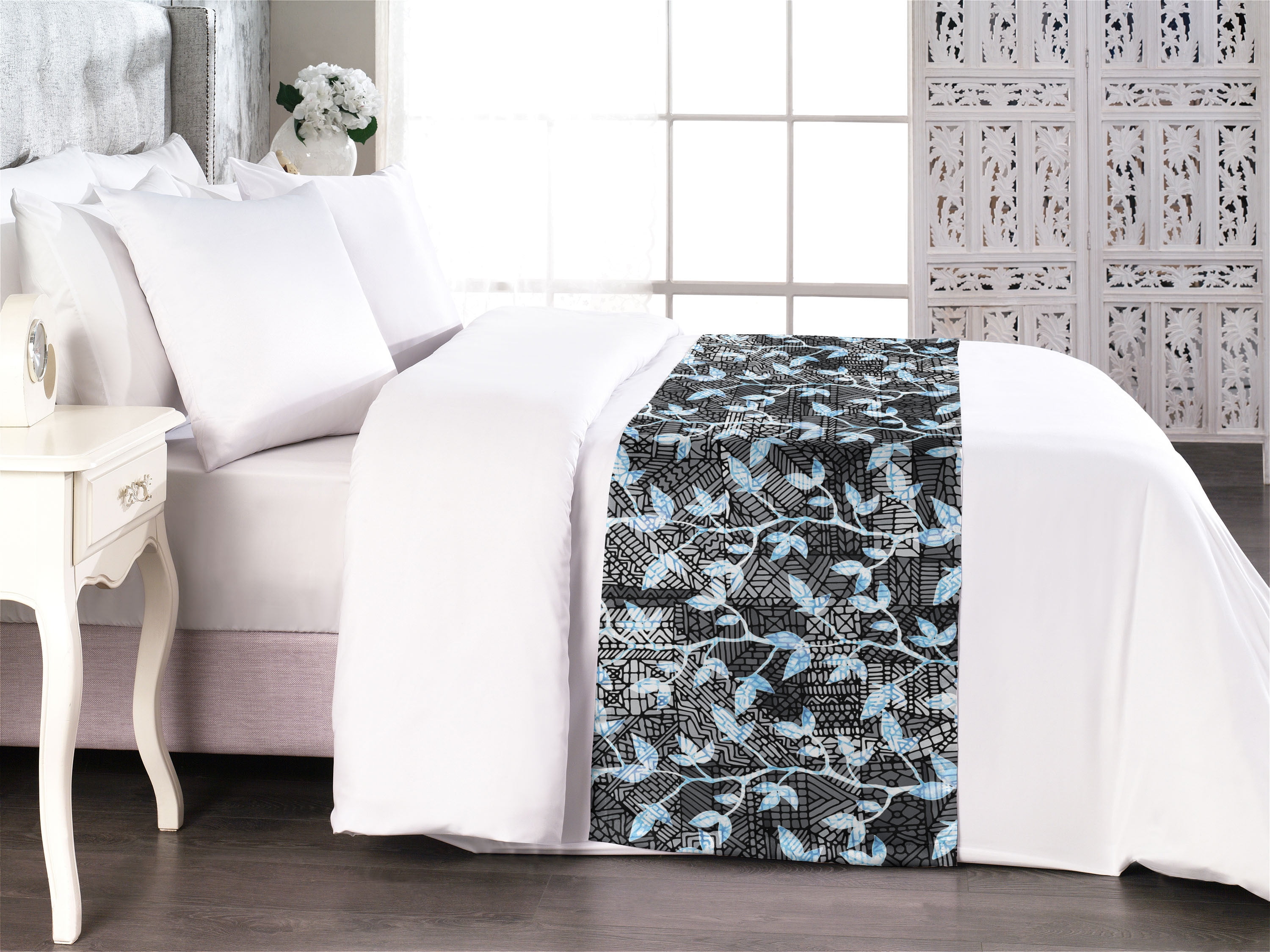 Leafy Design Bed Runner, Soft Colors Leaves Silhouette on Geometric ...