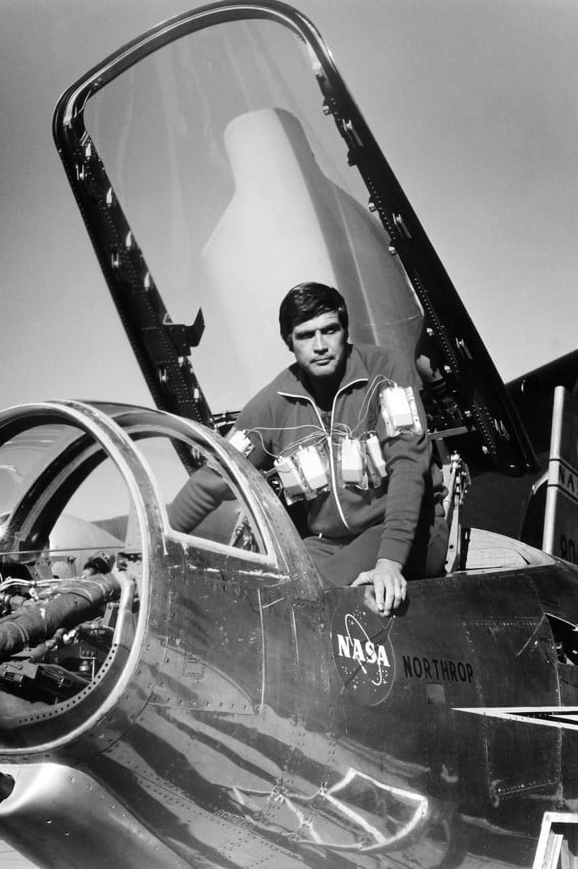 Lee Majors in The Six Million Dollar Man classic pose in cockpit of ...