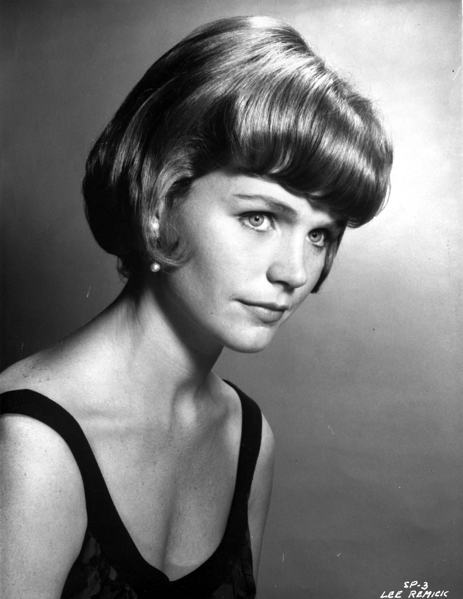 Lee Remick Close Up Portrait in Classic Photo Print (24 x 30) - Walmart.com