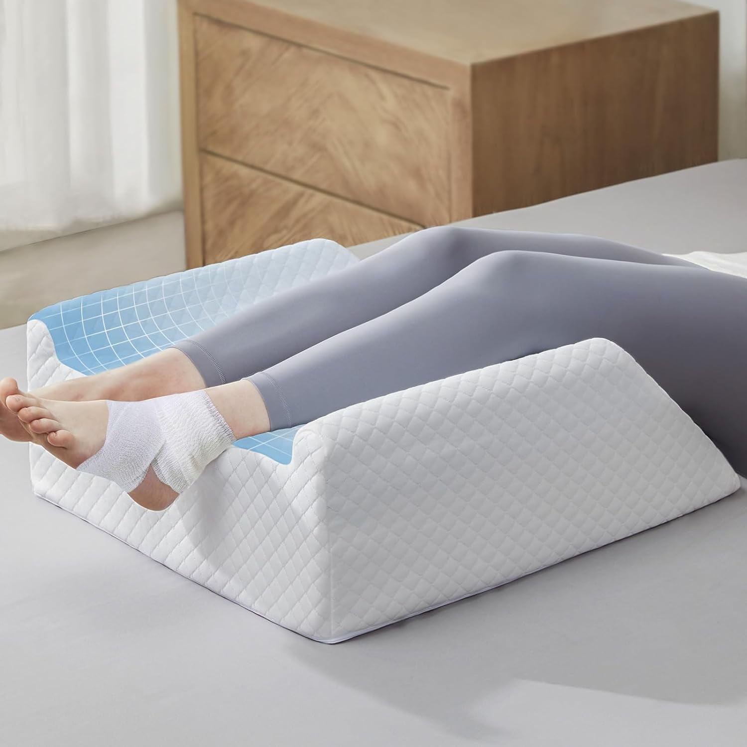Leg Elevation Pillow for Blood Circulation after Surgery, Memory Foam ...