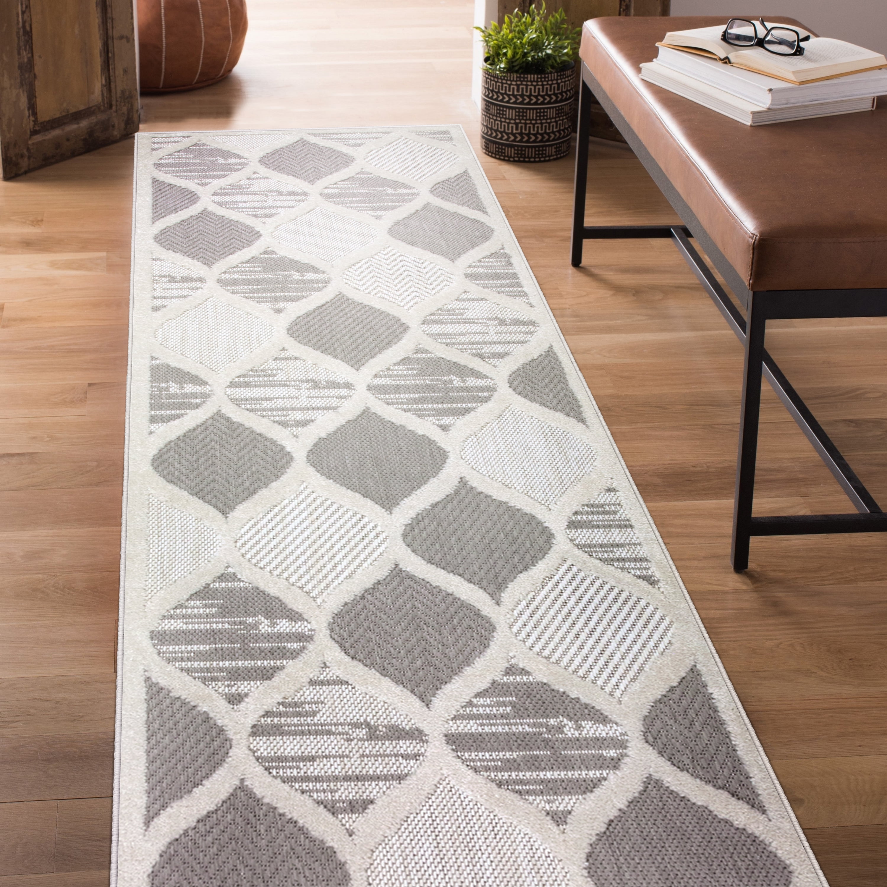 Leick Home Laurus Gray and Ivory 2' x 8' Runner Quatrefoil Indoor ...