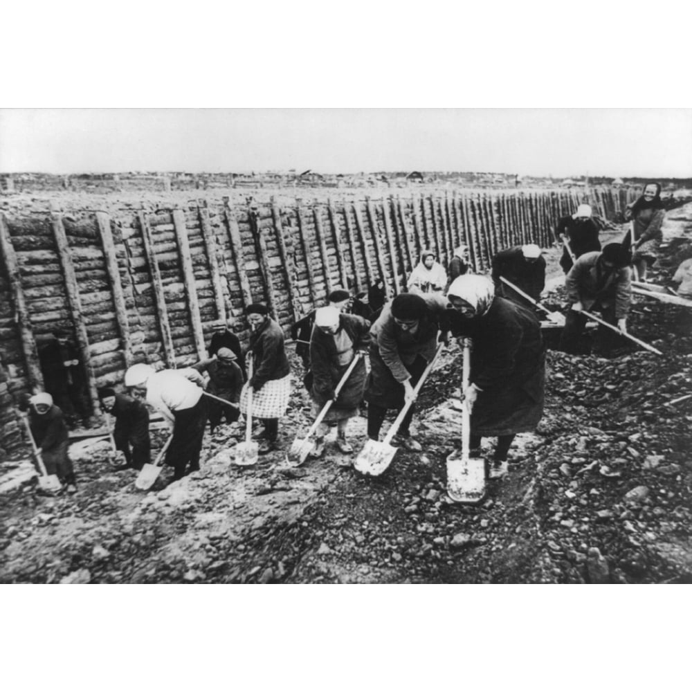 Leningrad Inhabitants Construct Anti-Tank Ditches In 1941 Or 1942. The ...