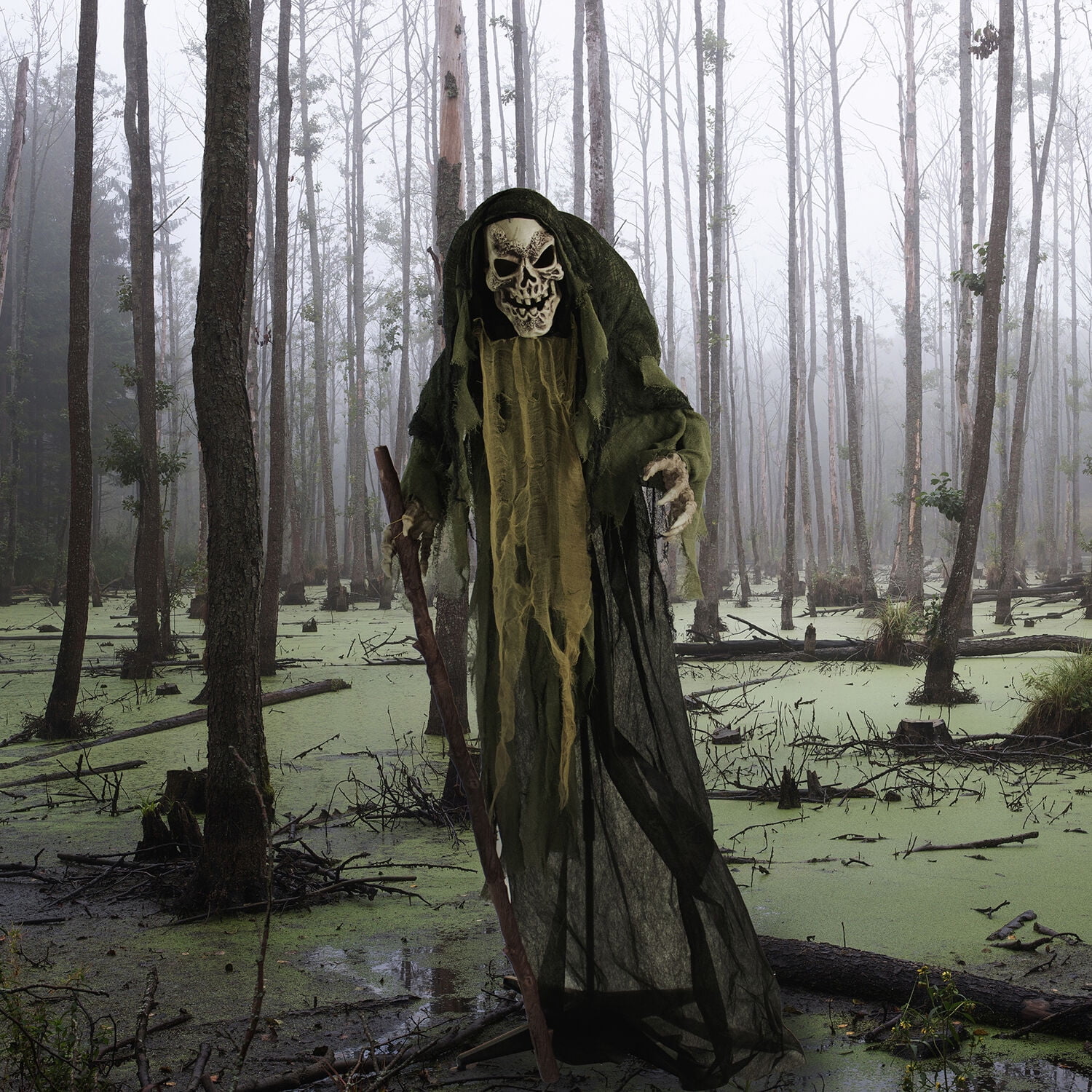 Life-Size 5.75 ft Animatronic Skeleton Reaper Holding Staff with Lights ...