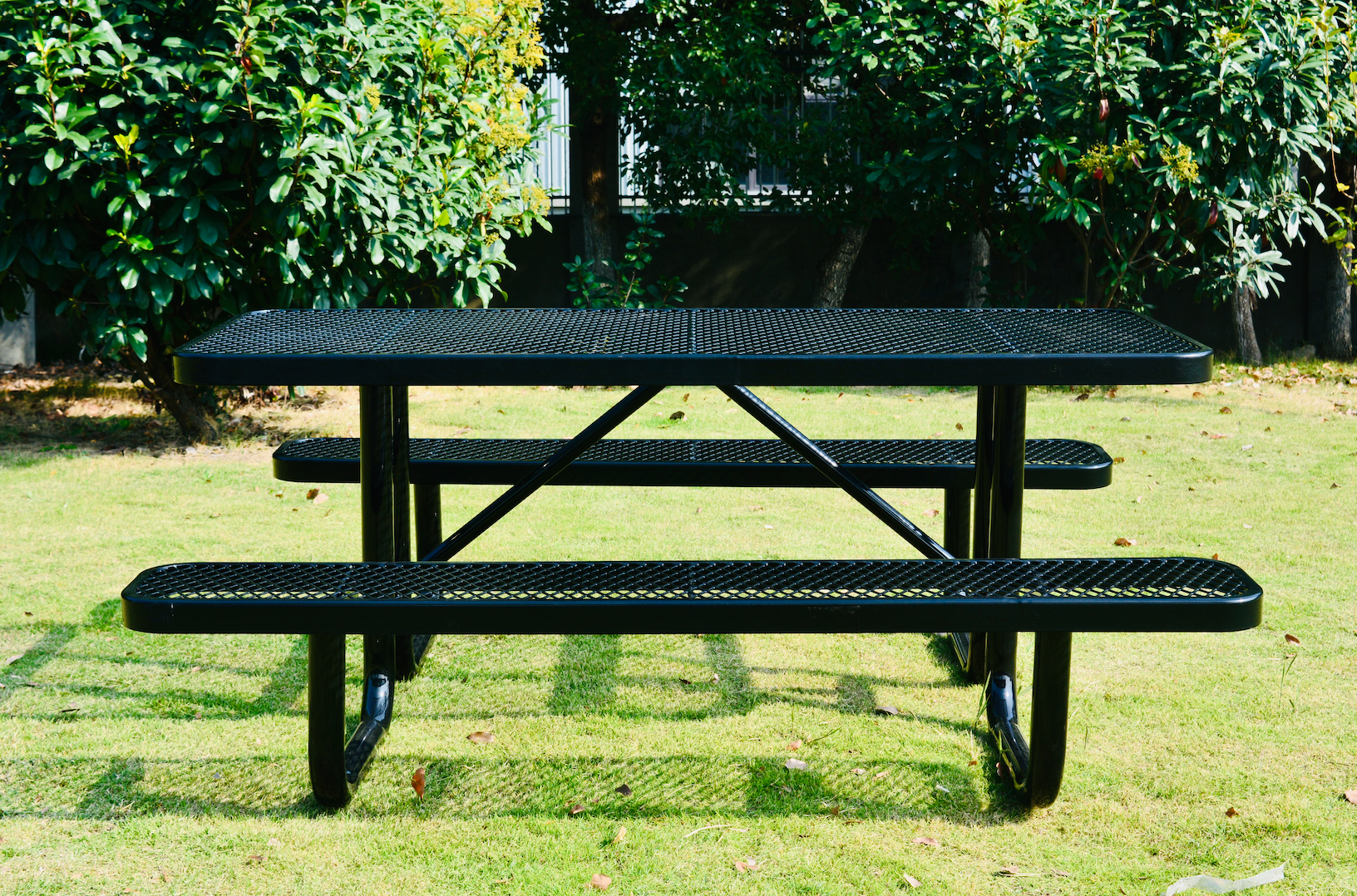 "LifeYard Large 6' Outdoor Picnic Table, Expanded Metal Frame, 72 ...
