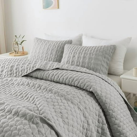 Light Grey Twin Size Quilt Bedding Set with 1 Pillow Sham, Lightweight ...