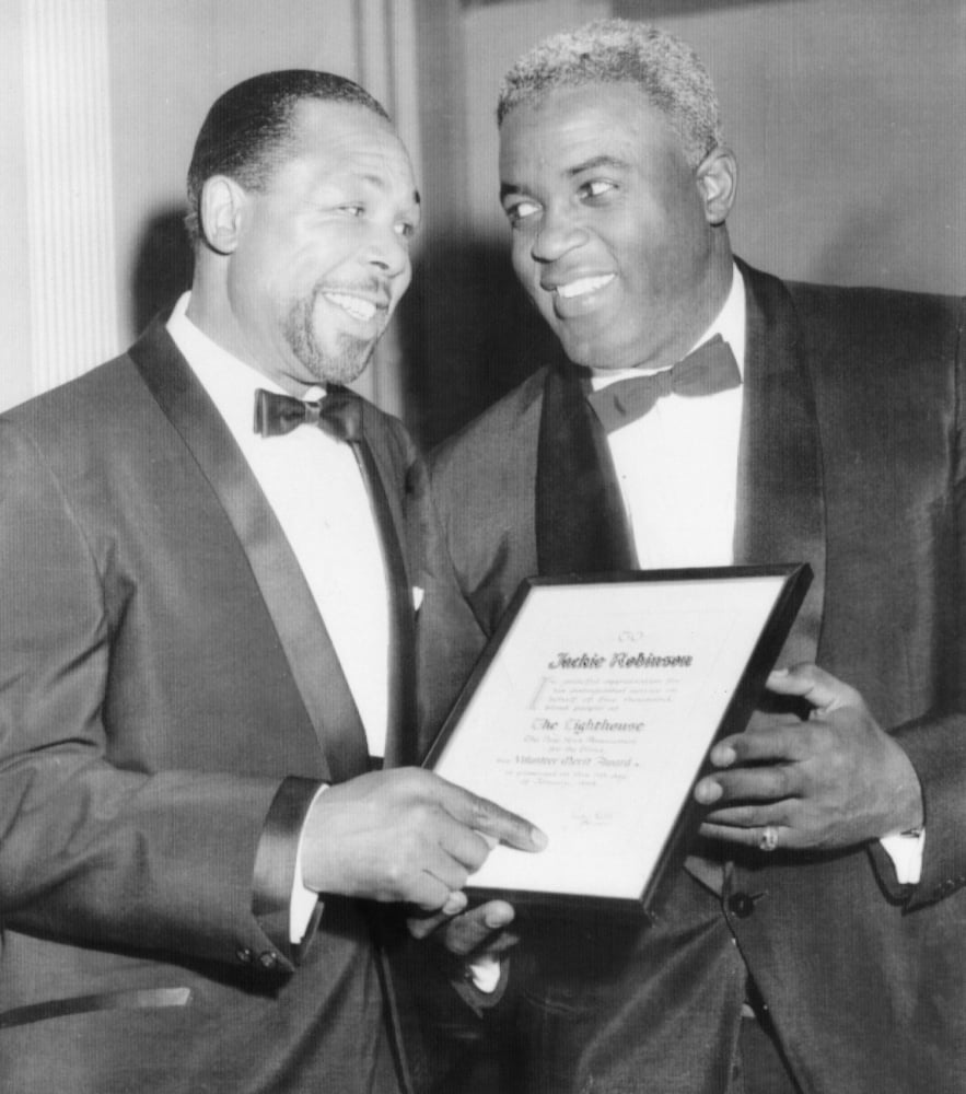 Light Heavyweight Champion Archie Moore Talks With Ex-Baseball Star ...