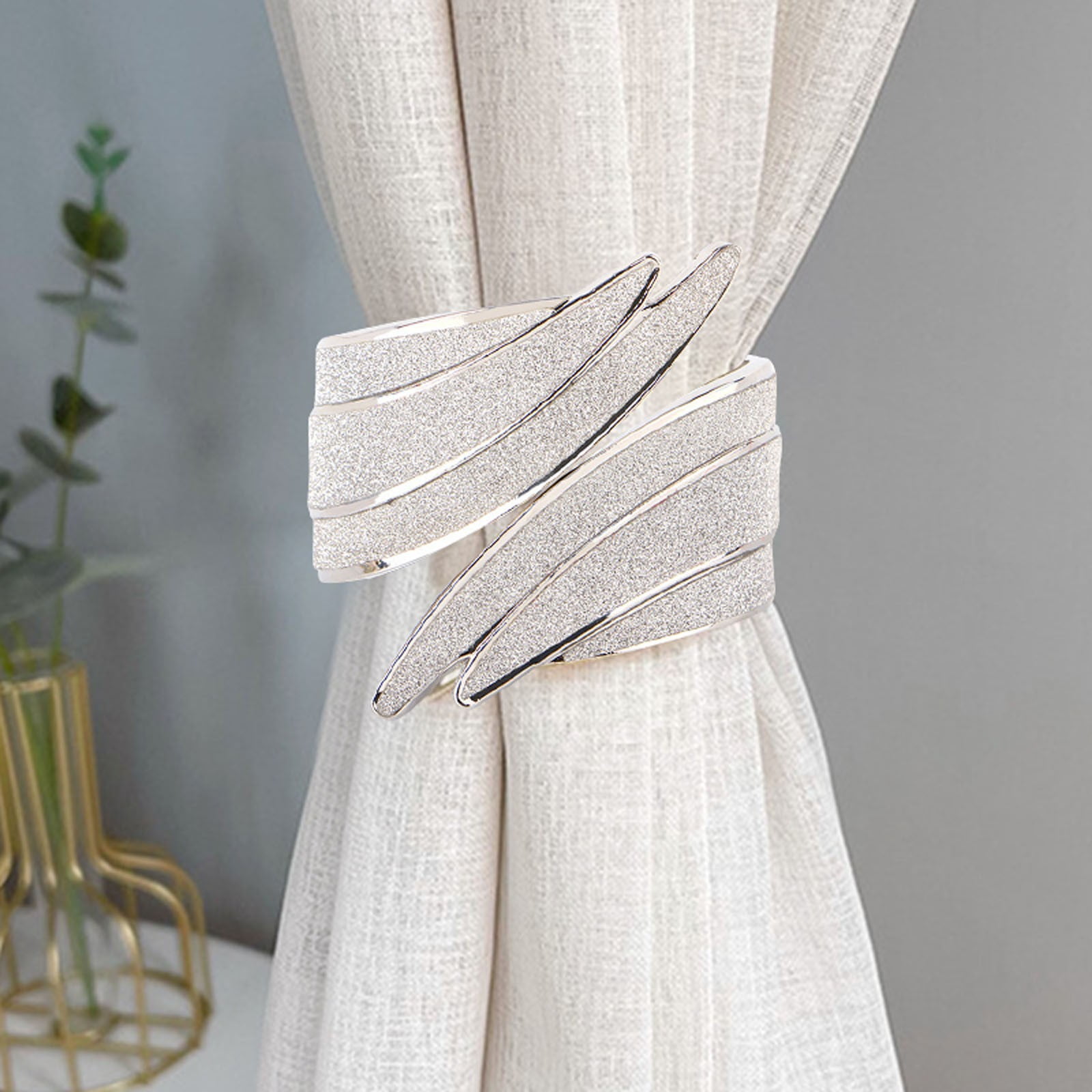 Light Luxury Curtain Straps Combined With Metal Curtain Buttons And ...