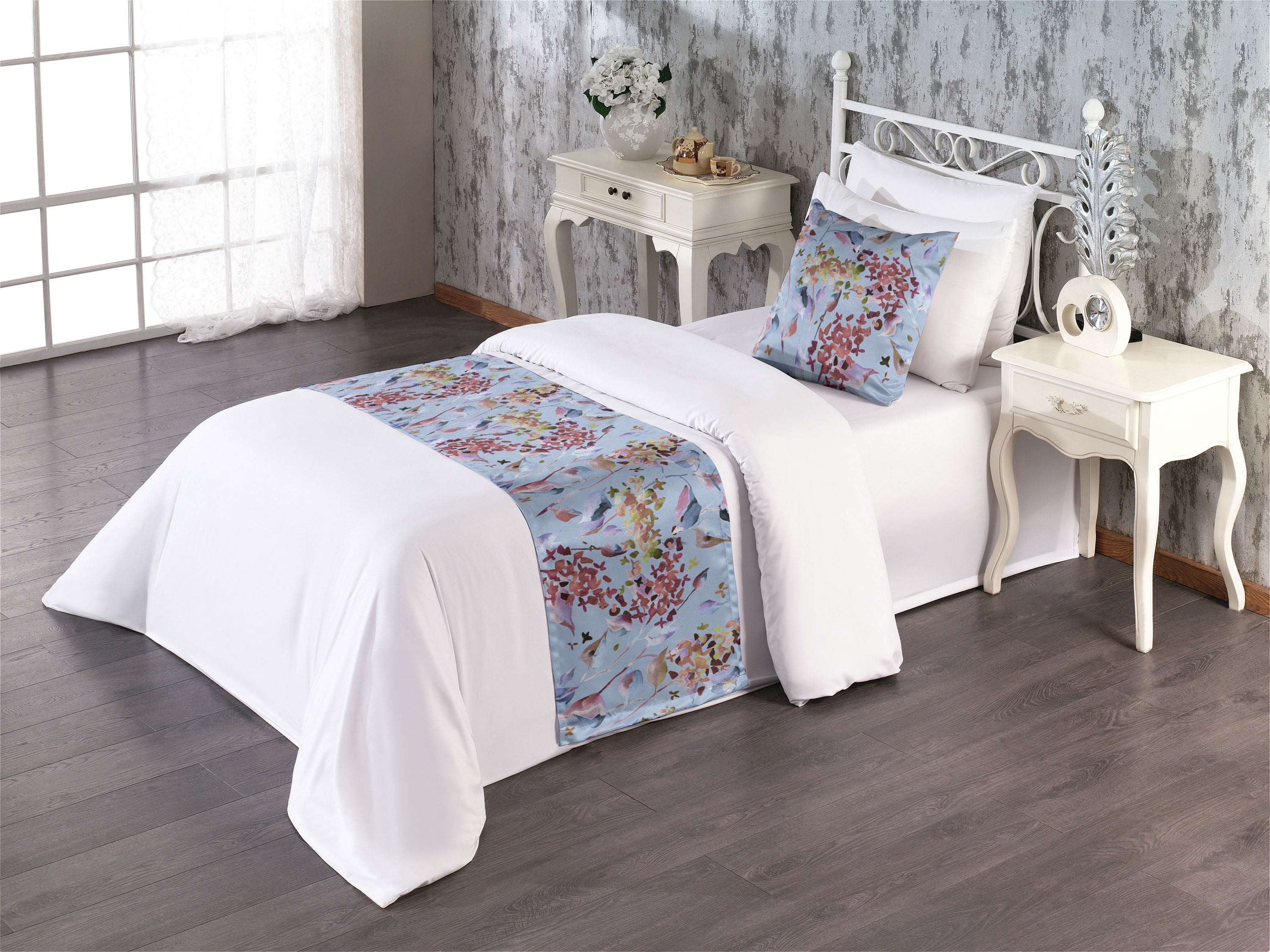 Lilac Bed Runner Set, Springtime Inspiration Dreamy Flowers Boho ...