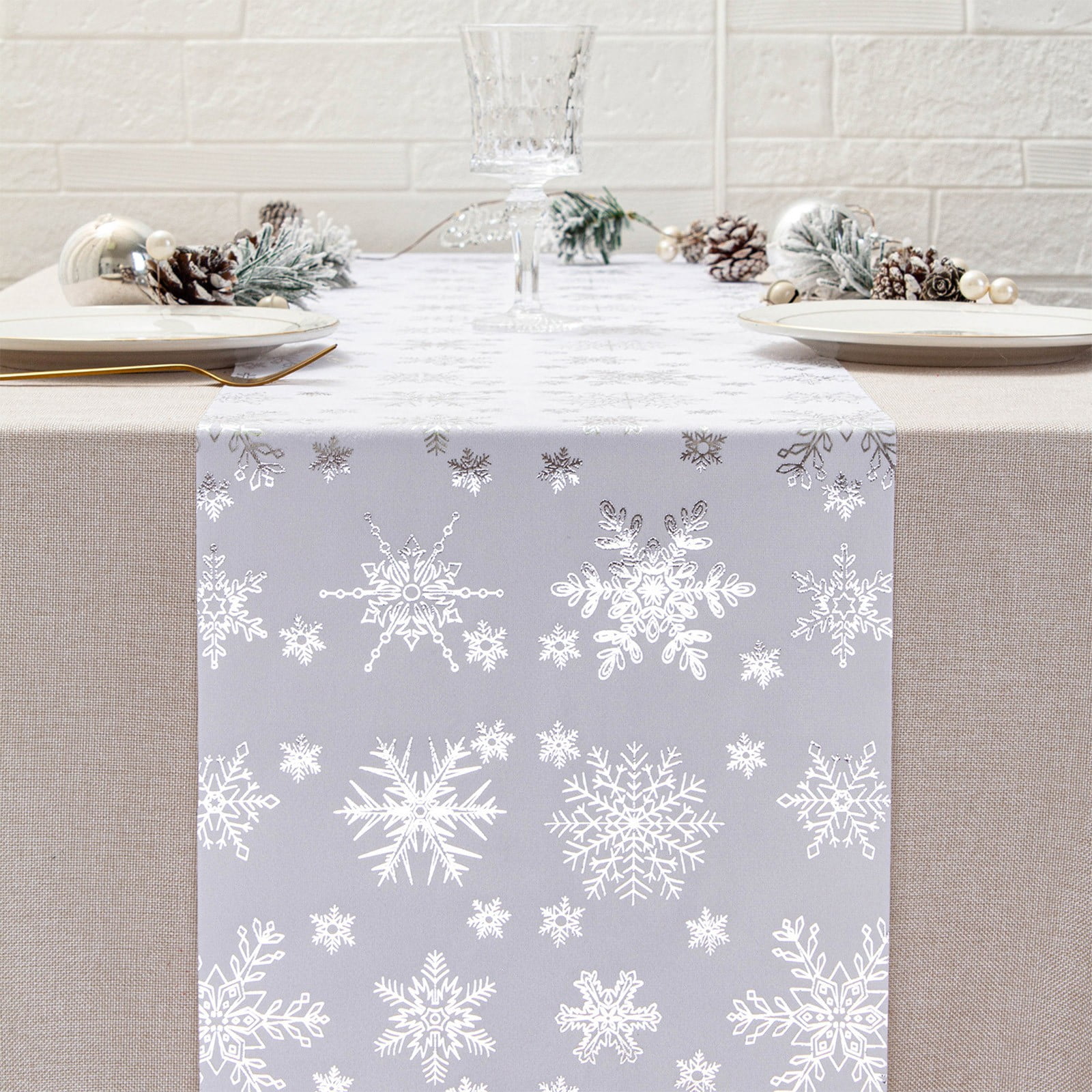 Lilgiuy Merry Christmas White Table Runner Winter Snowflake Graphic ...