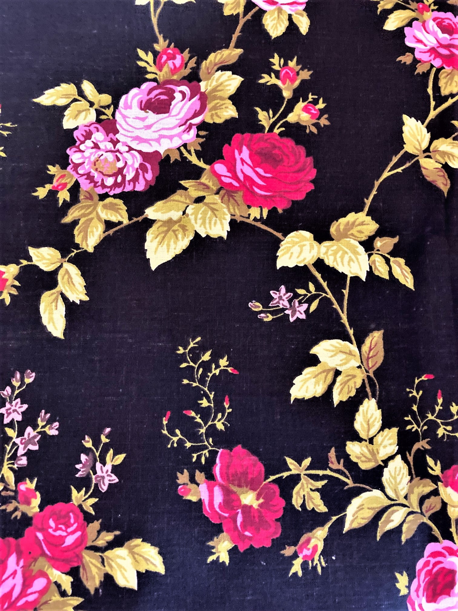 Lilly Craft Floral Roses on Black Poly Cotton, 58"/60" Inches Wide ...