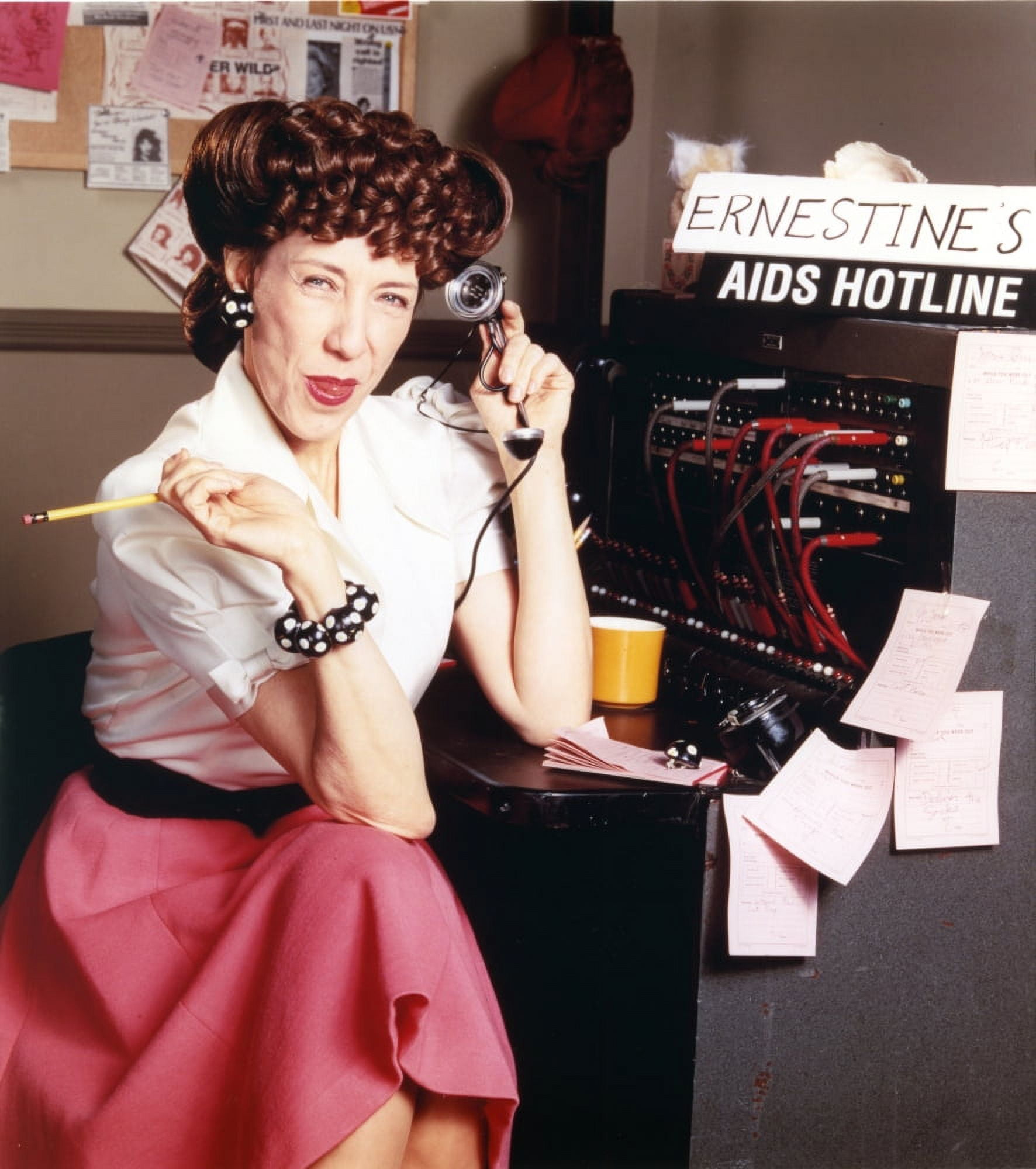 Lily Tomlin smiling in Phone Photo Print (24 x 30) - Walmart.com