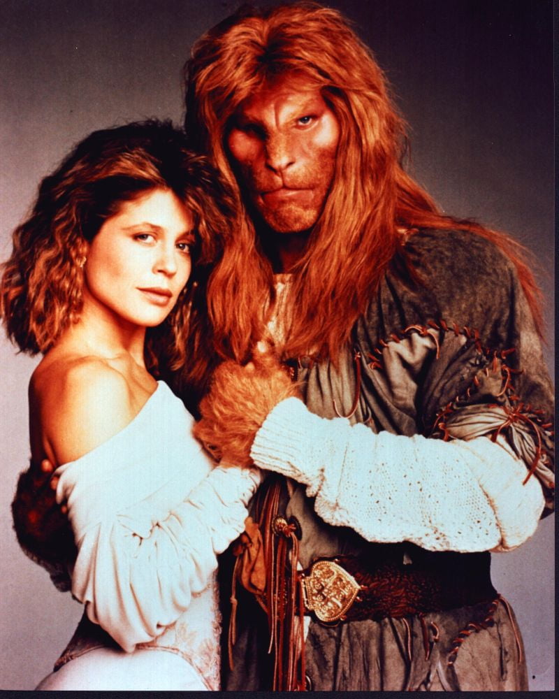 Linda Hamilton Holding Ron Perlman For Beauty And The Beast Photo Print ...