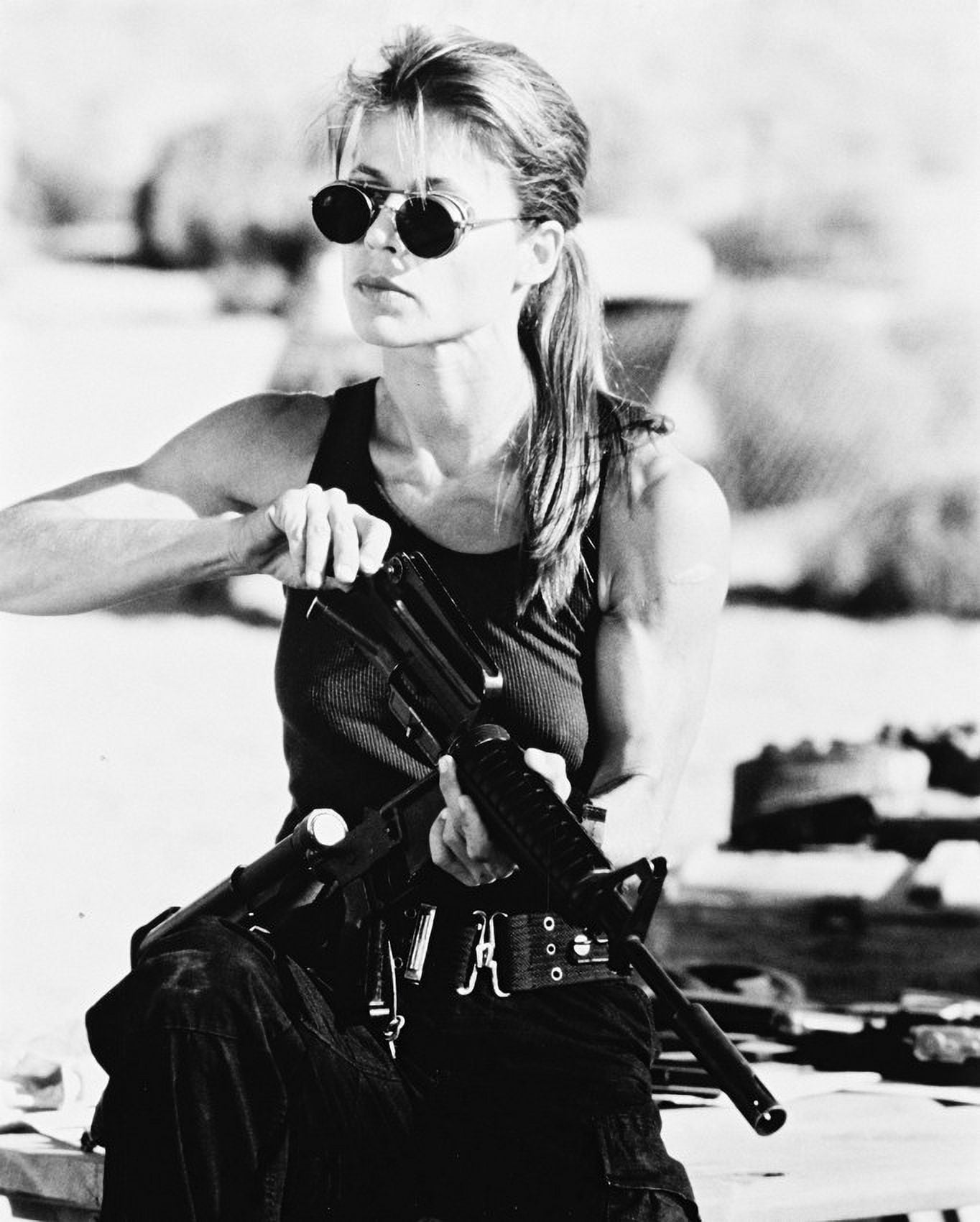 Linda Hamilton Terminator 2 With Rifle 24x36 Classic Hollywood Poster ...