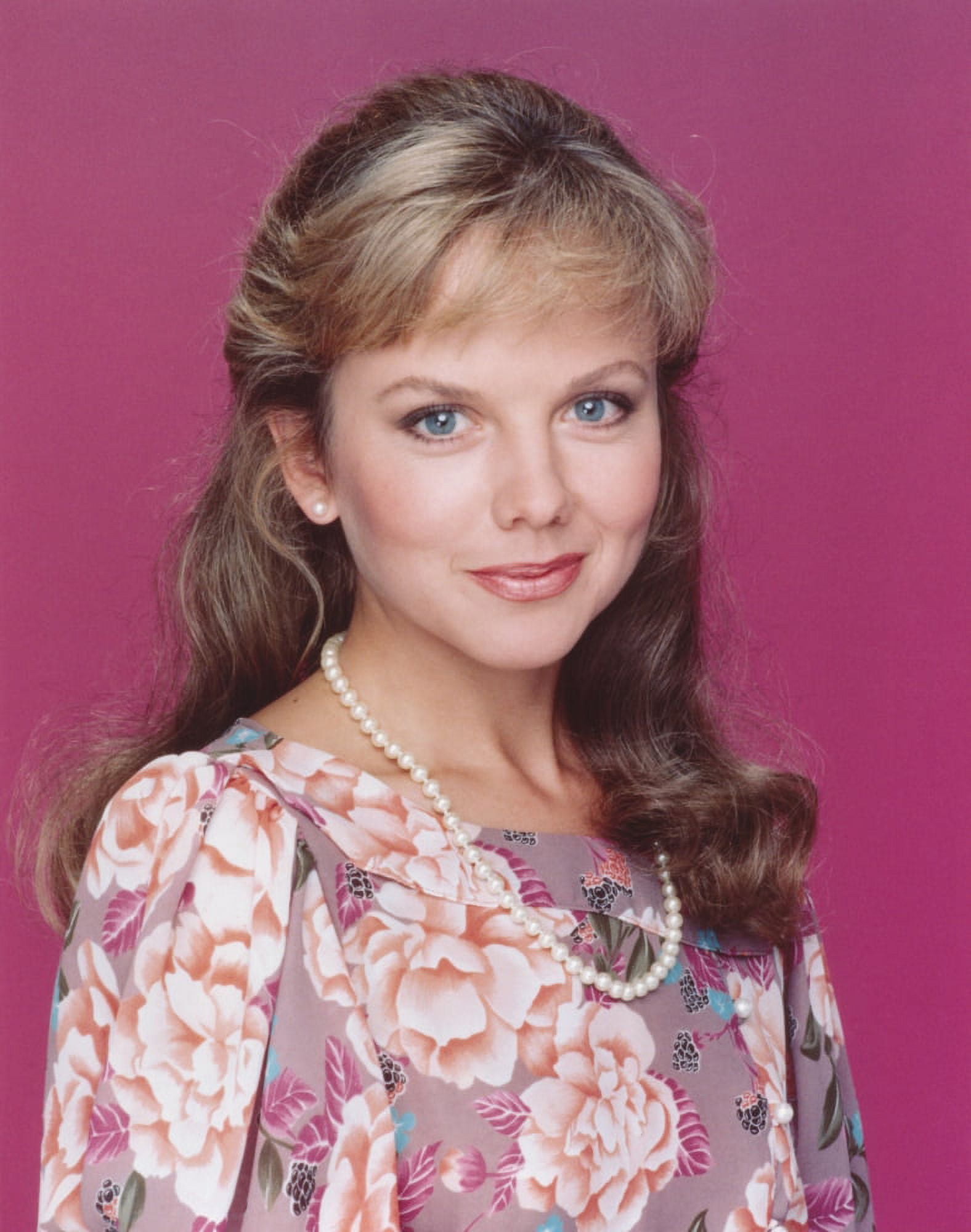 Linda Purl Portrait in Floral Dress Photo Print (8 x 10) - Walmart.com