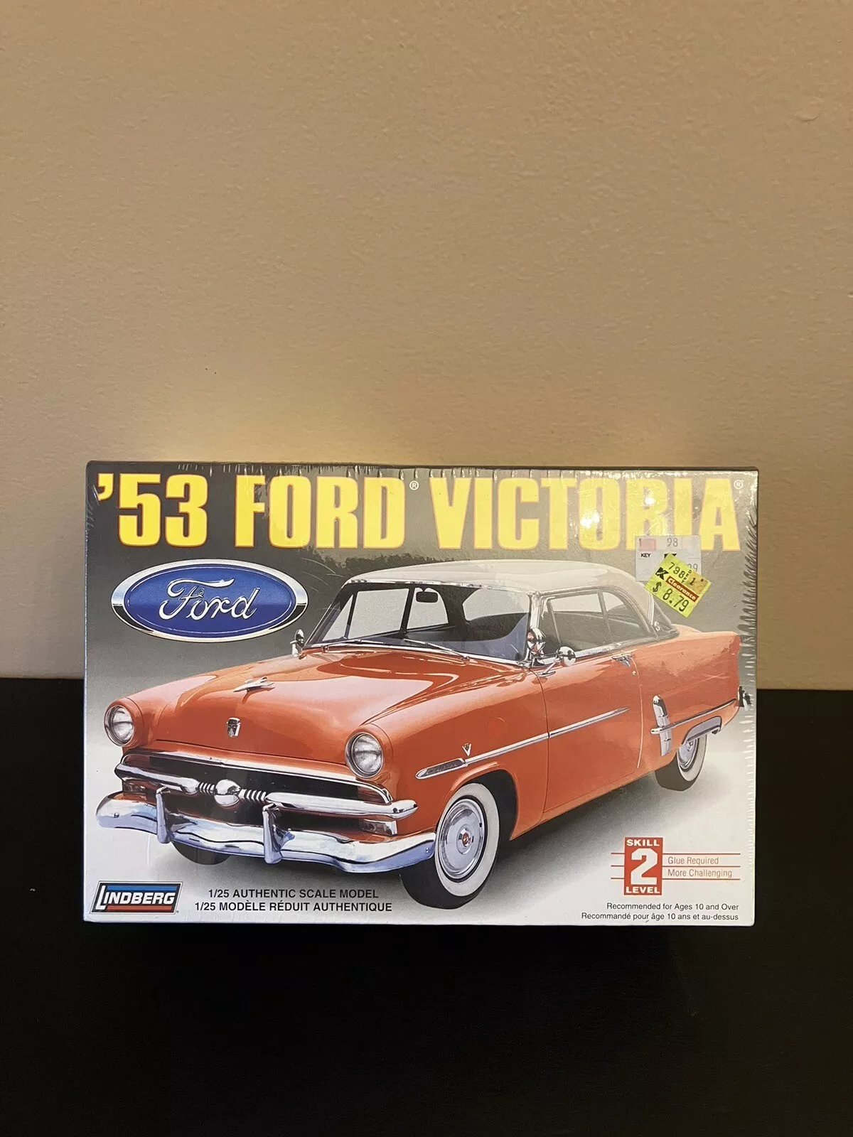 Lindberg '53 Ford Victoria White / Red 1/25 Model Kit #72172 FACTORY ...
