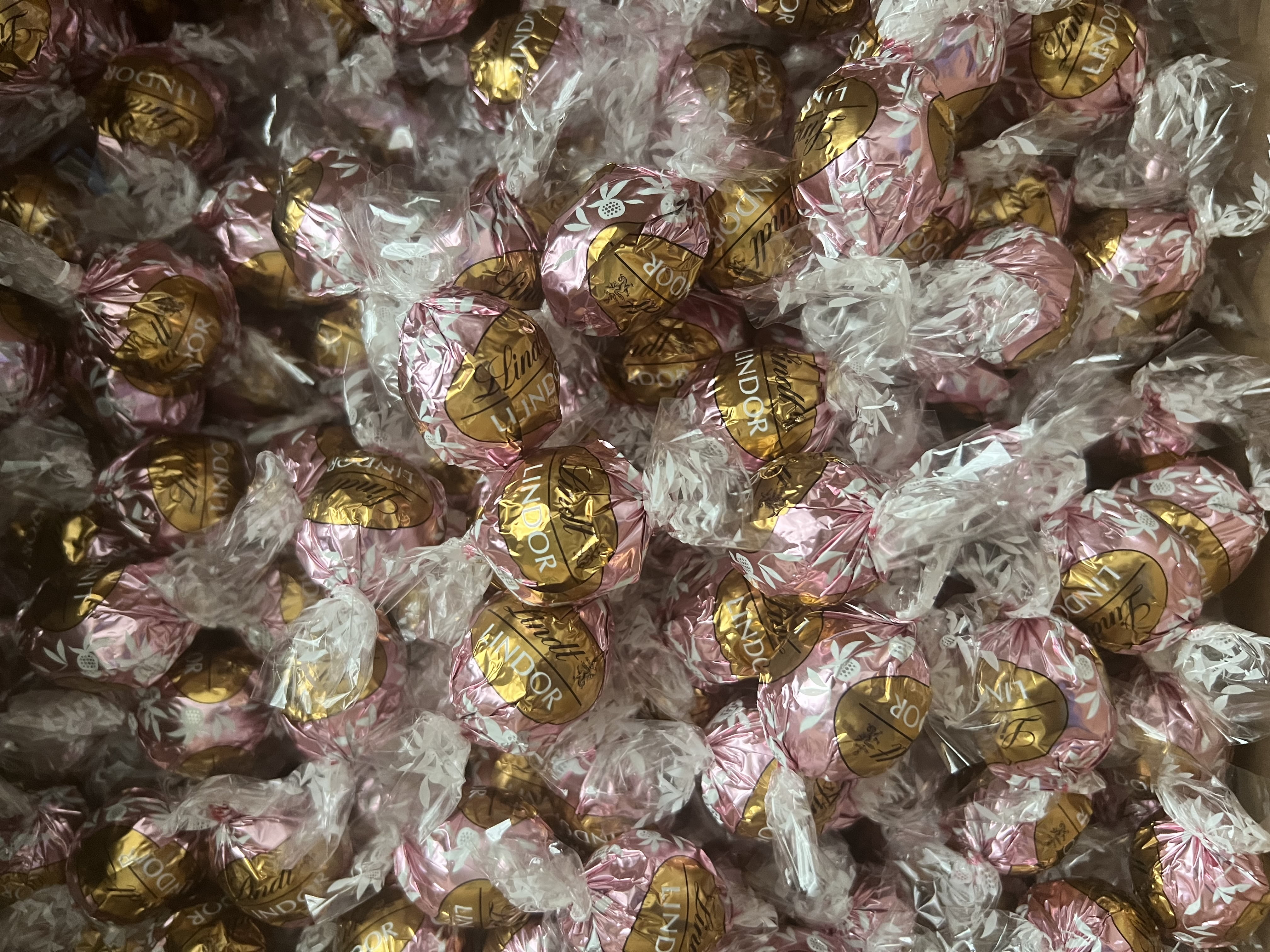 Lindt Lindor Neapolitan White Chocolate Truffles bulk box 2 pounds ...
