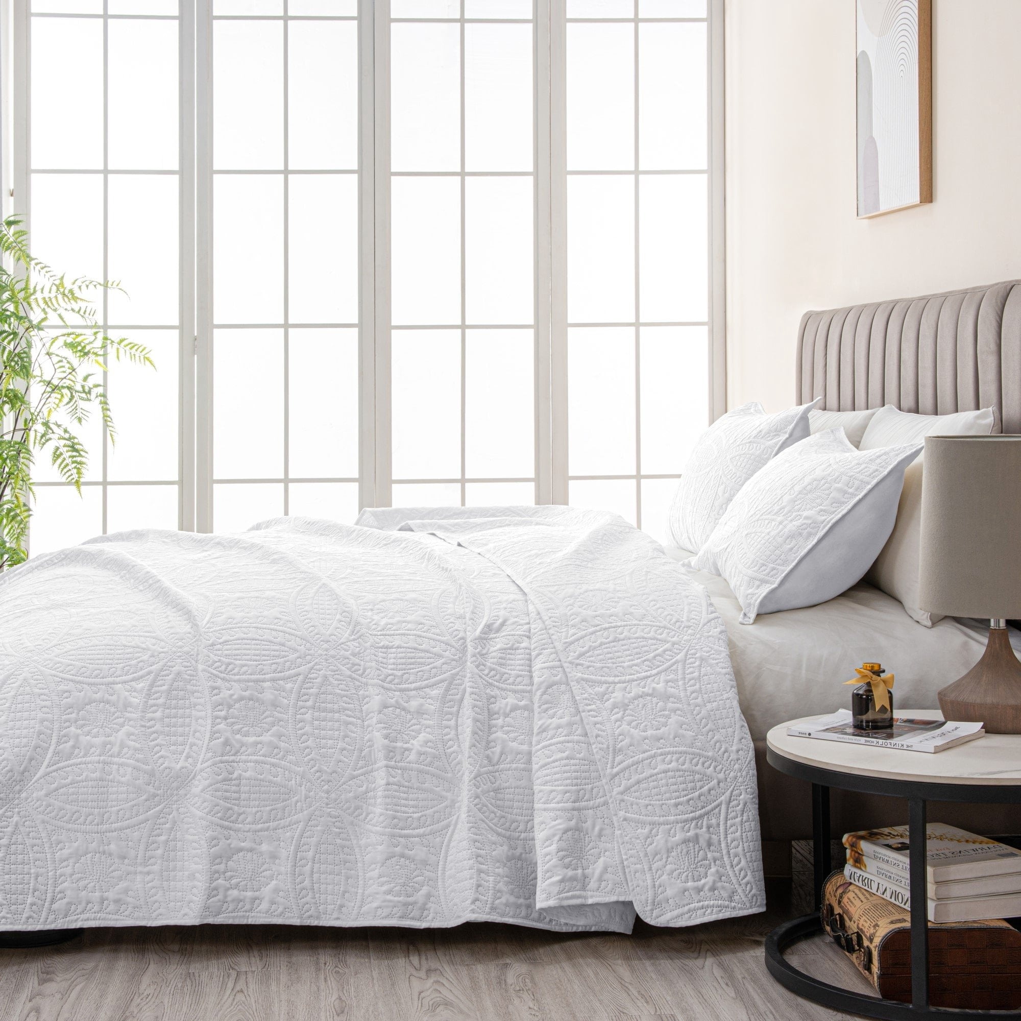 Linery & Co. Luxurious Pinsonic Medallion Microfiber Quilt Set With ...