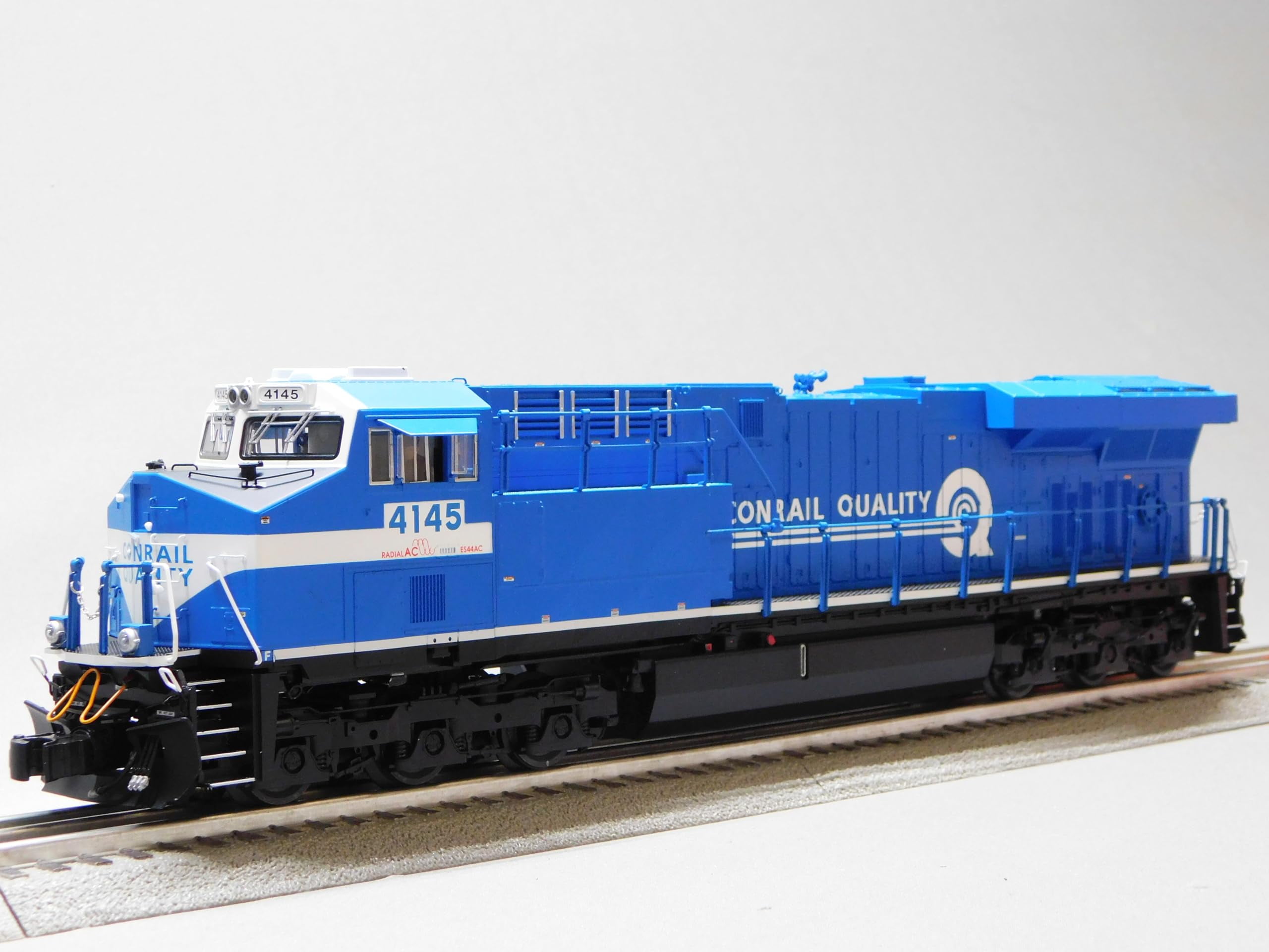 Lionel Conrail Legacy ES44AC Diesel Locomotive #4145 O Gauge 2333461 - Walmart.com