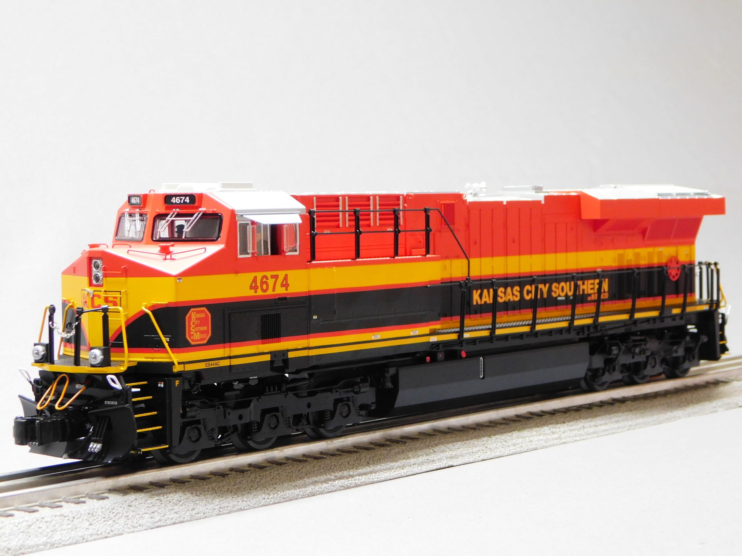 Lionel Kansas City SOUTERN Legacy ES44AC Diesel #4674 O Gauge 2333481 - Walmart.com
