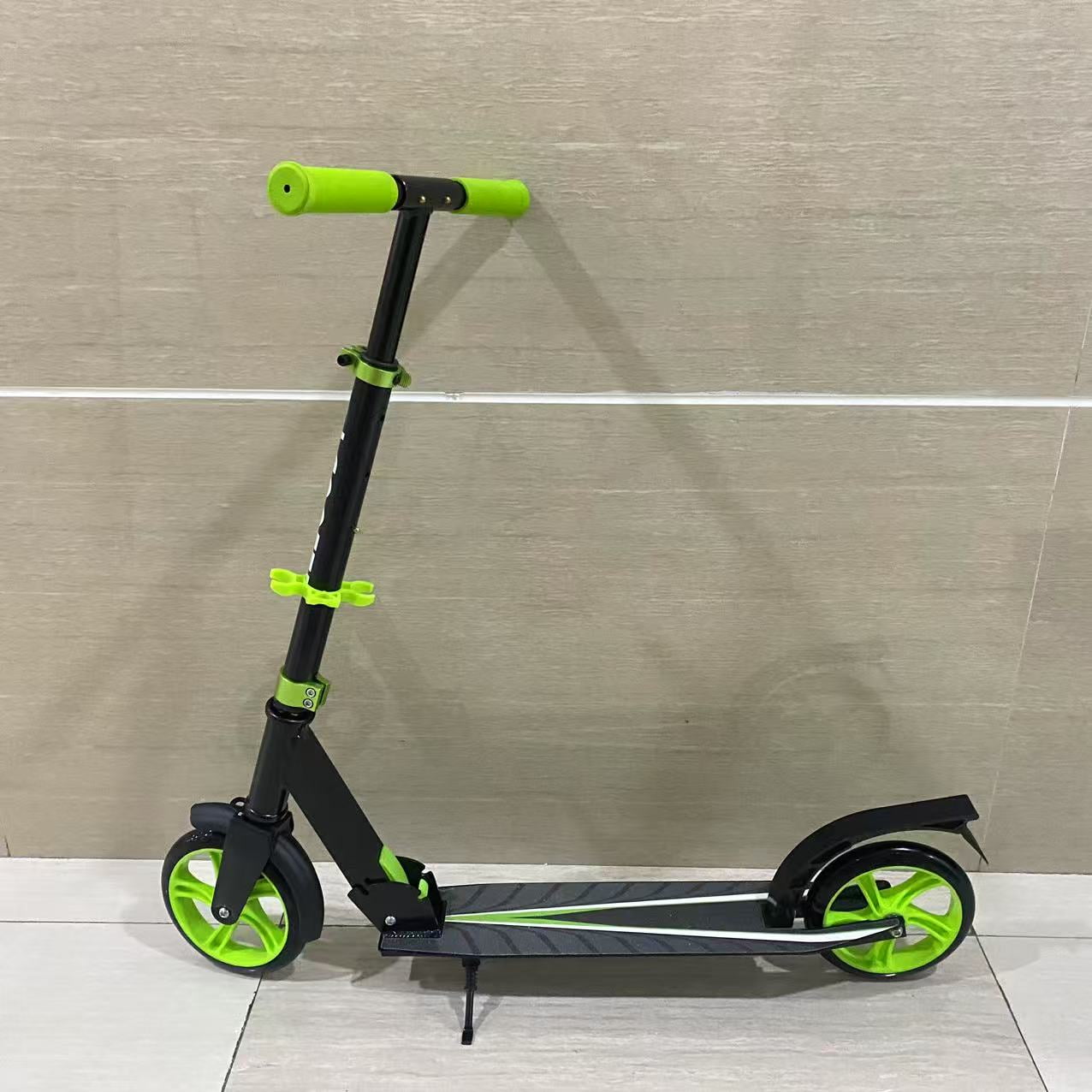 LittleZoom Push scooters,Boys & Girls Light up Wheels Portable ...