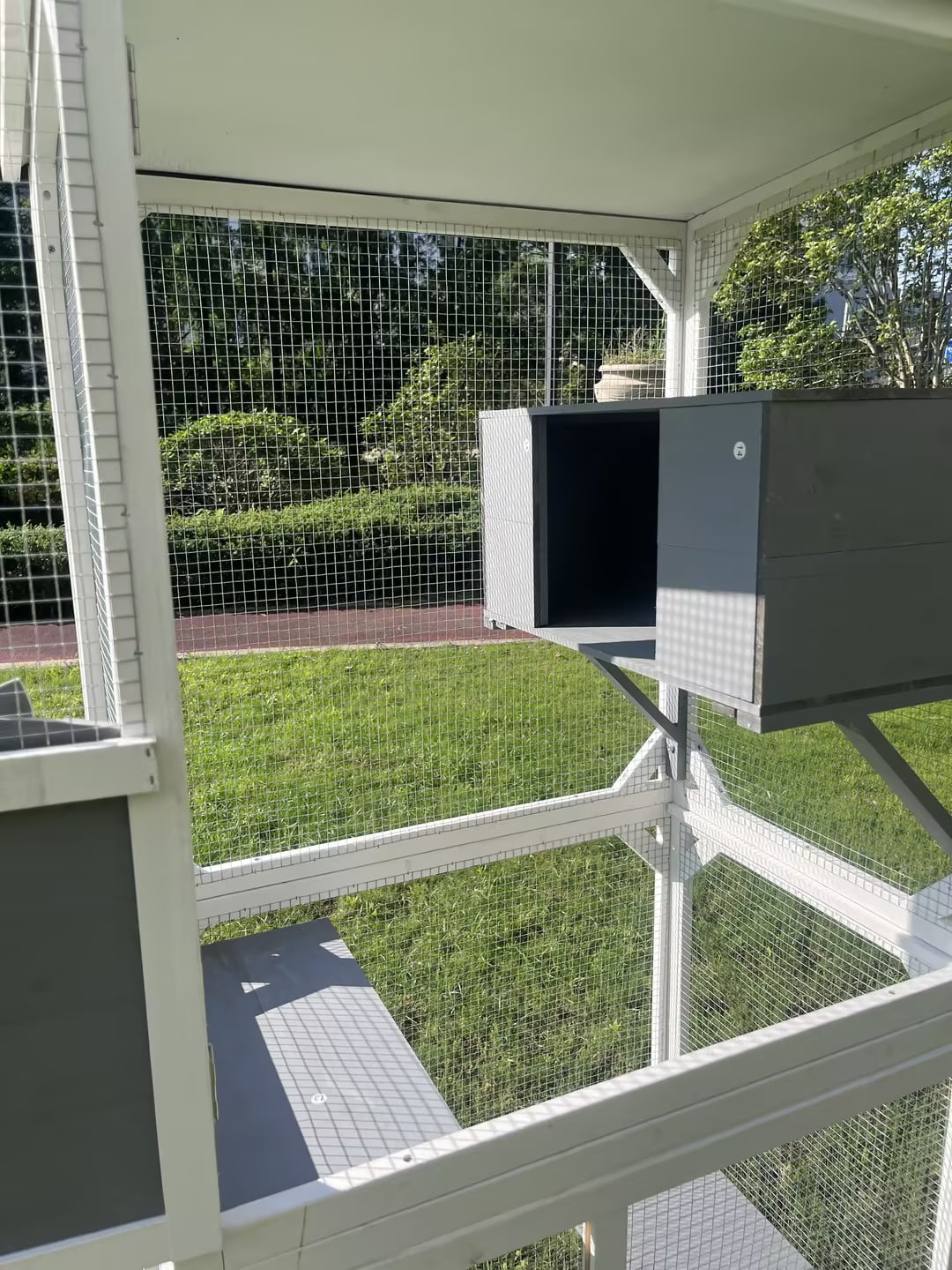 LiviNest Outdoor Cat Enclosure Two-Tier Wooden Cat House with Lockable ...