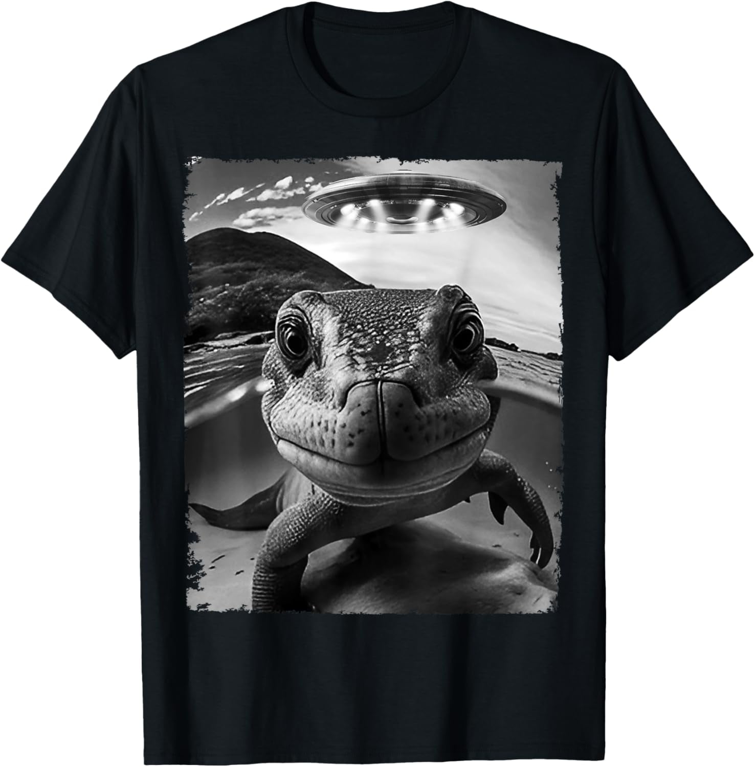 Lizard Selfie with Alien and Ufo T-Shirt - Walmart.com