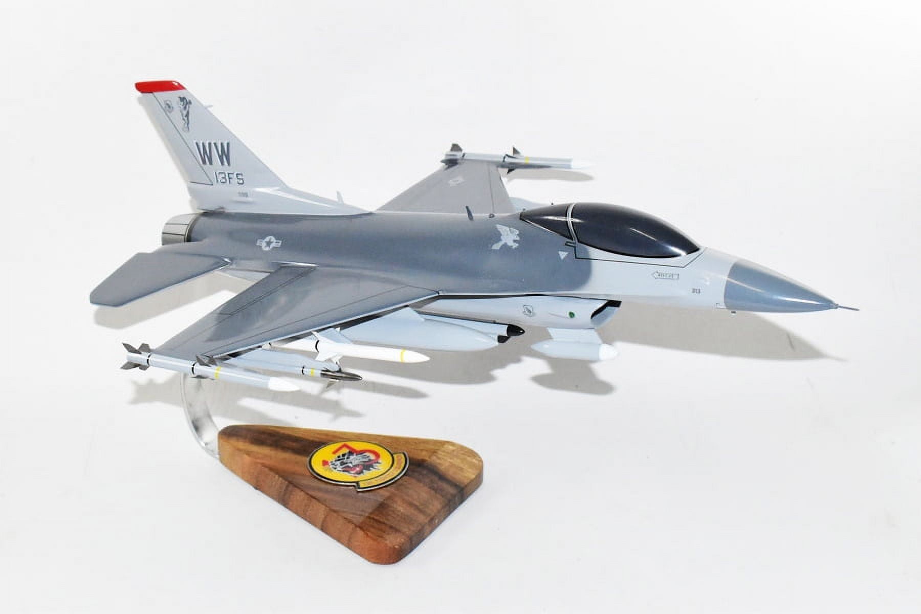 F 16 Model Kit