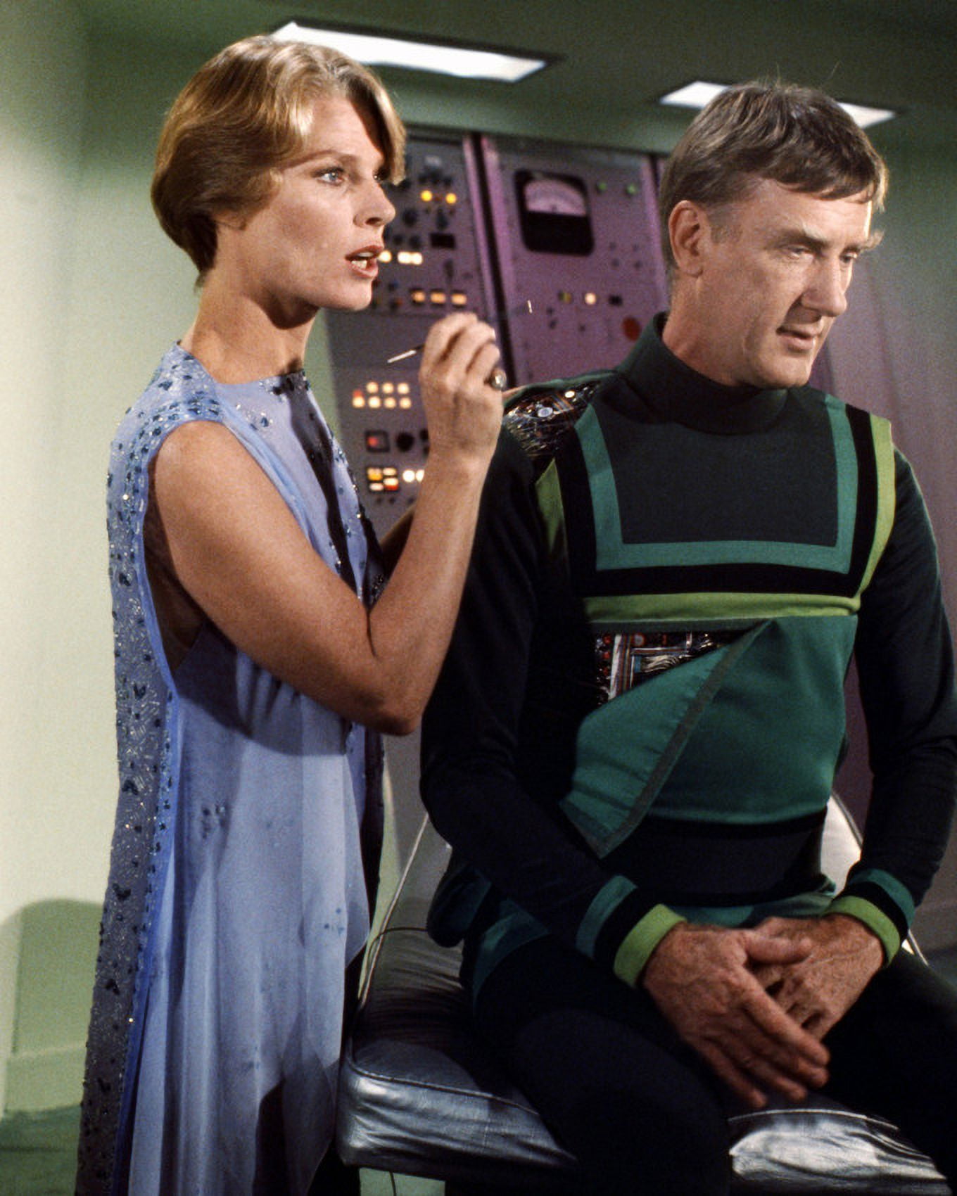Logan's Run Featuring Donald Moffat, Mariette Hartley 24X36 Classic ...