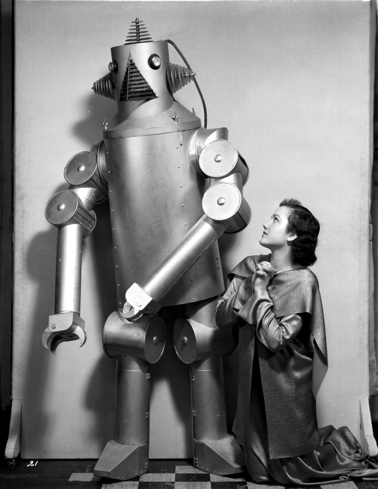 Lois January Kneeling Before the Robot Photo Print (8 x 10) - Walmart.com