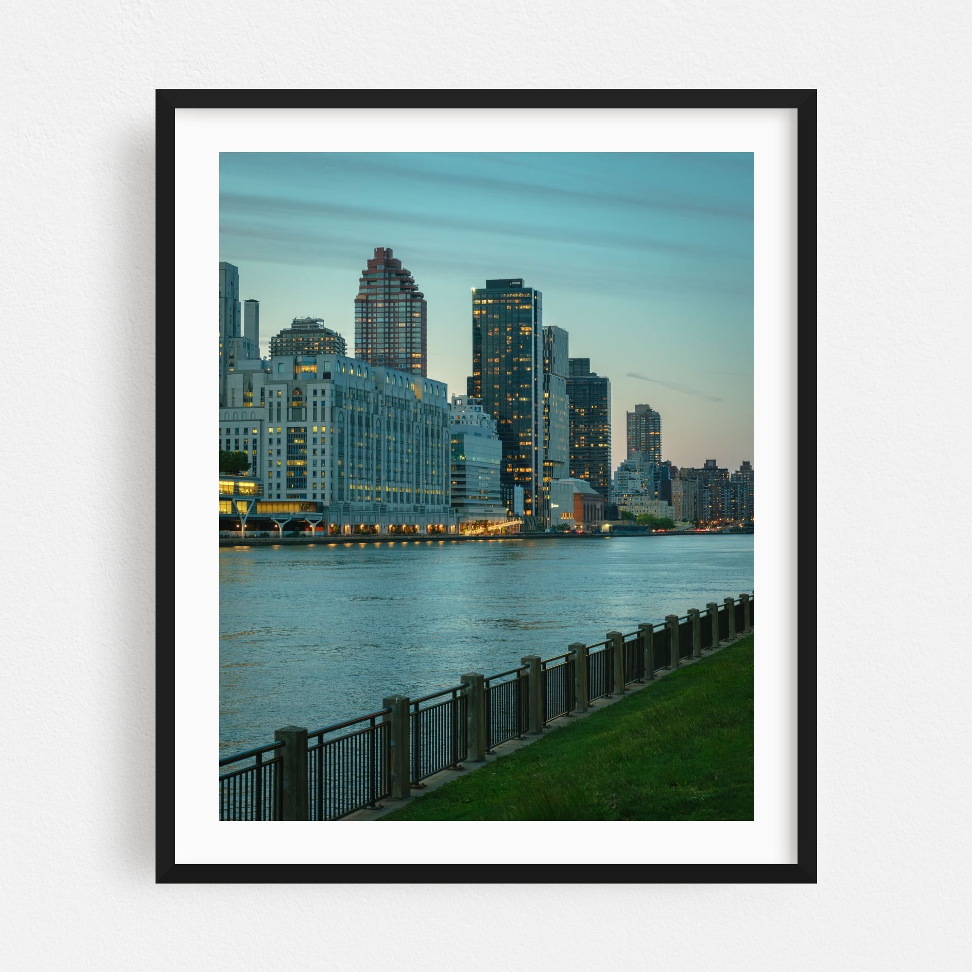 Looking Upriver From Roosevelt Island 02 - Manhattan New York ...