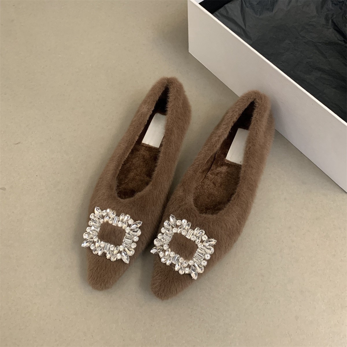 Looping Flat Bottom Pointed Toe Rhinestone Pumps! Korean Style Refined ...