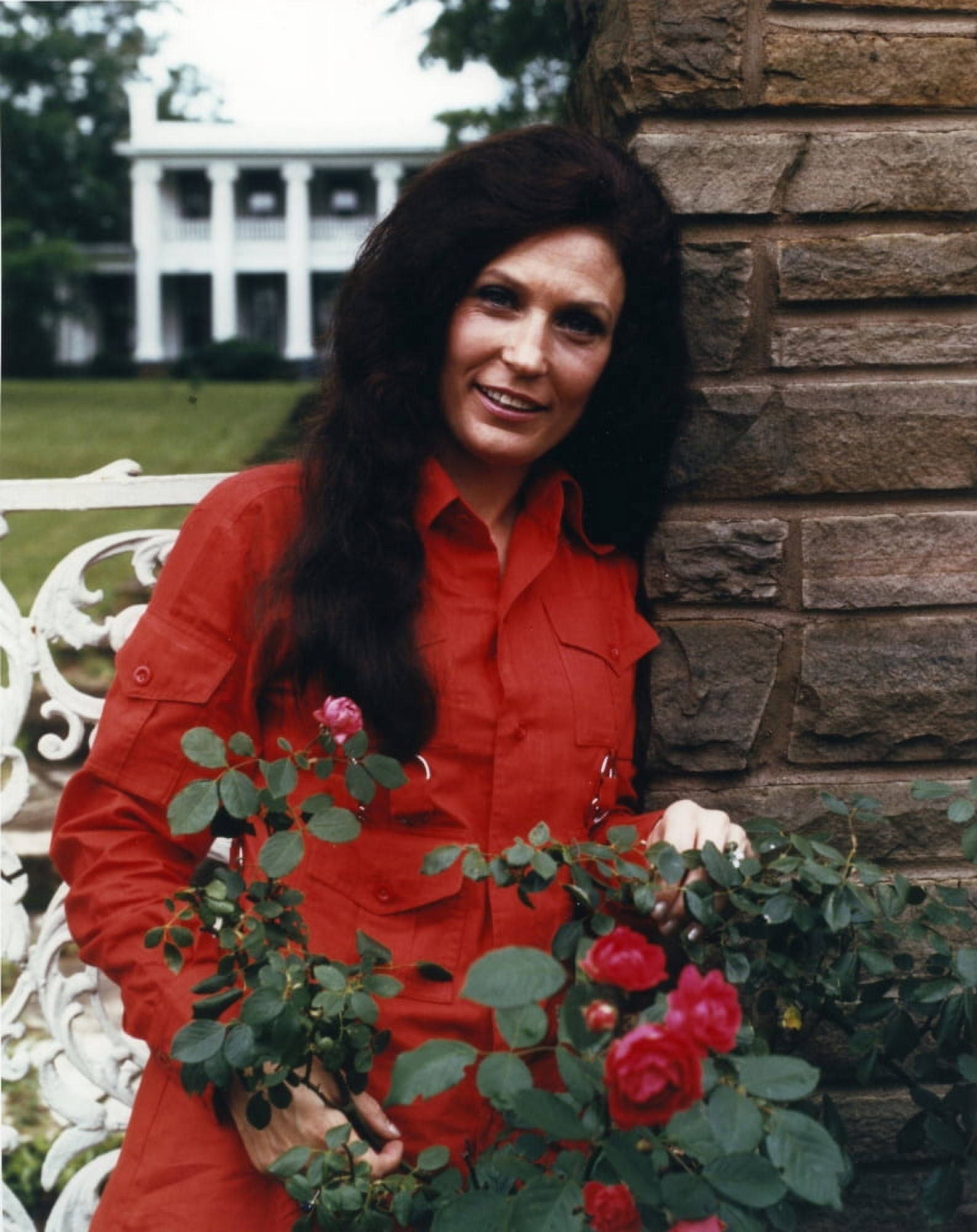 Loretta Lynn in Red Dress Photo Print (8 x 10) - Walmart.com