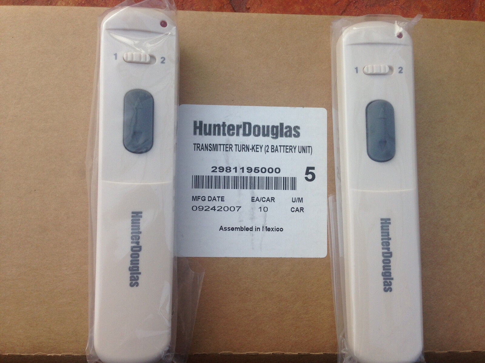 Lot Of 2 Remote Control Transmitters Hunter Douglas Blinds Duette ...