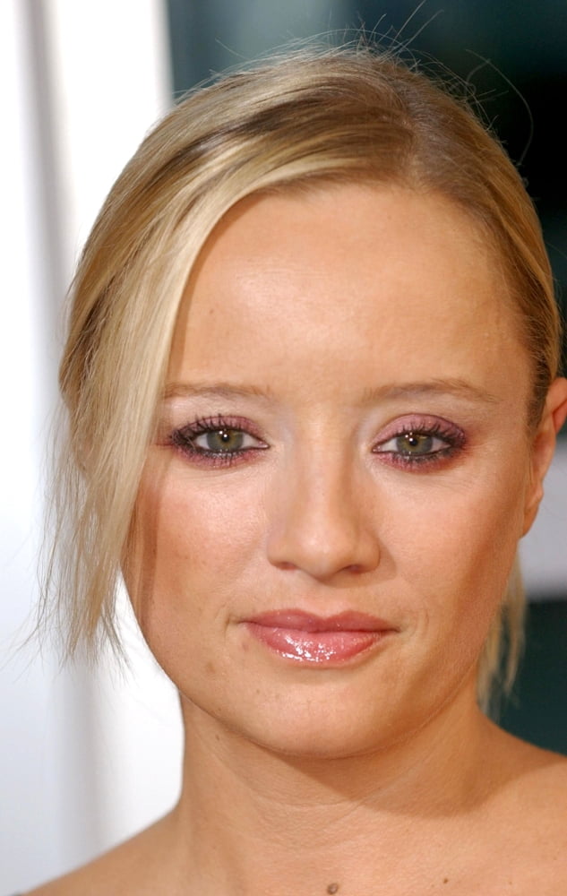 Lucy Davis At Arrivals For The 40 Year-Old Virgin Premiere, The ...