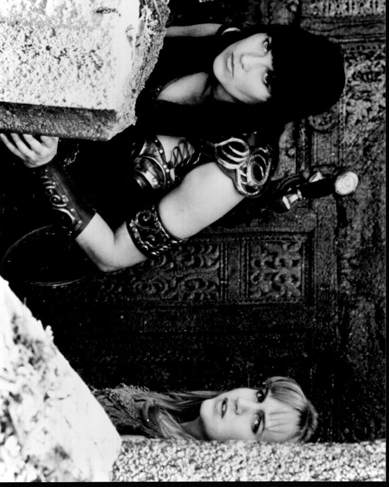 Lucy Lawless And Ren e O'Connor Hiding In Xena: Warrior Princess Photo Print (16 x 20) - Item ...